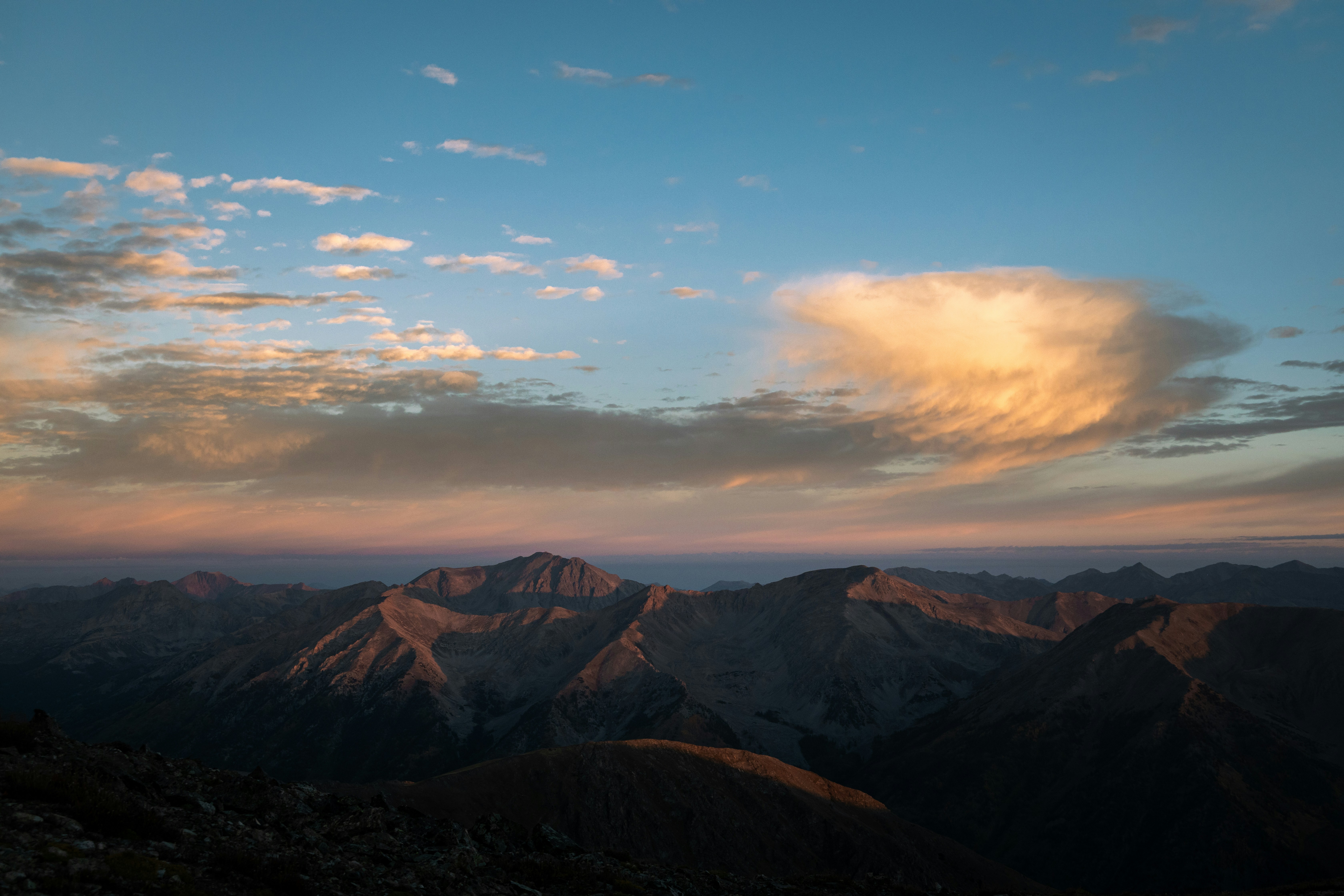 Sunlit Peaks: A Quiet Moment Over the Mountain Ridge