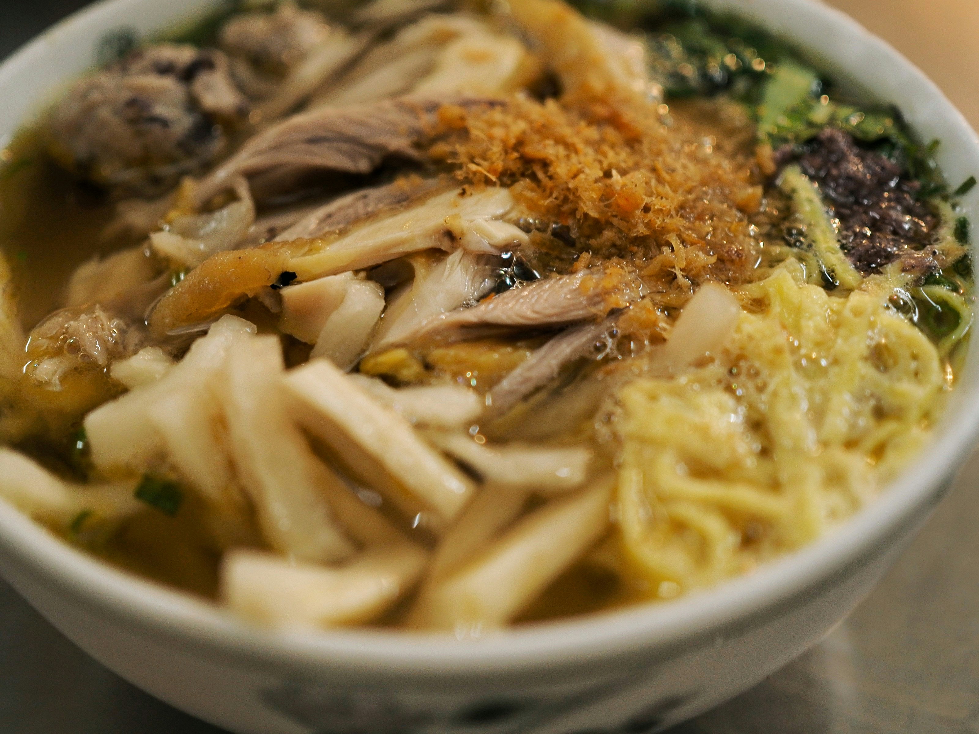 Umami Vessel: Shredded Chicken Noodles with Crispy Garnish in a Cozy Bowl