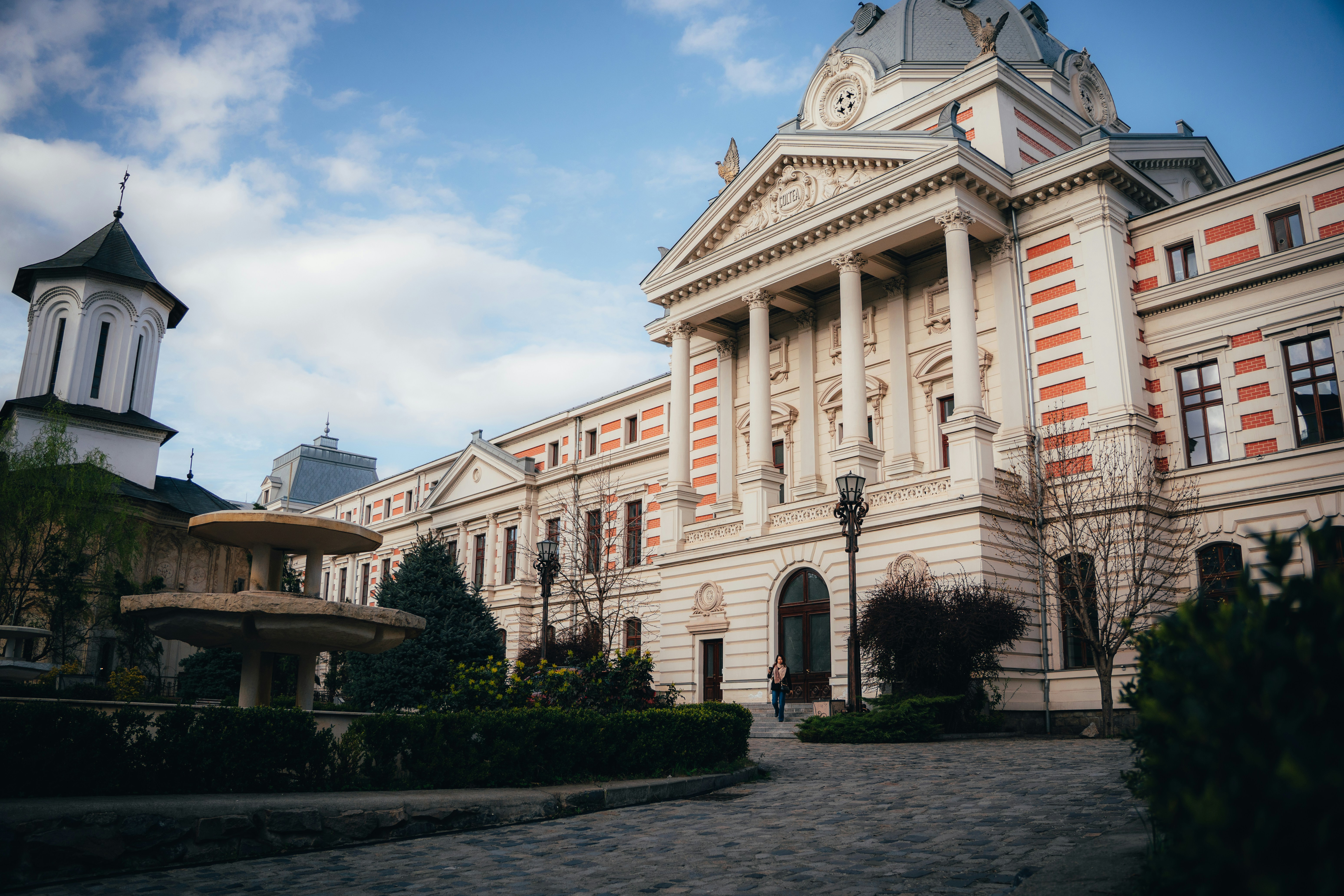 Neoclassical Facade at Dusk: A Quiet Square in Front of the Grand Building
