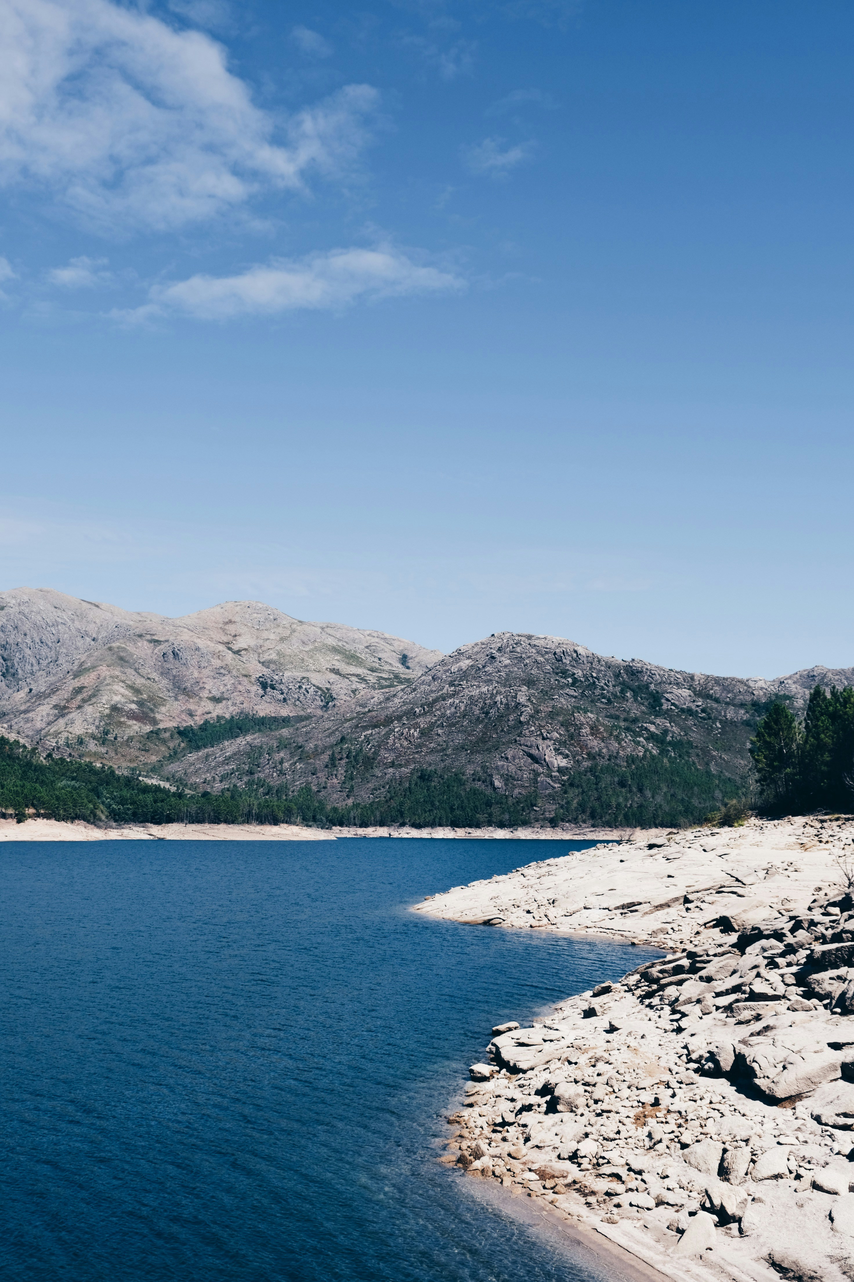 Shoreline Vista: Rocky Promenade Along a Quiet Reservoir