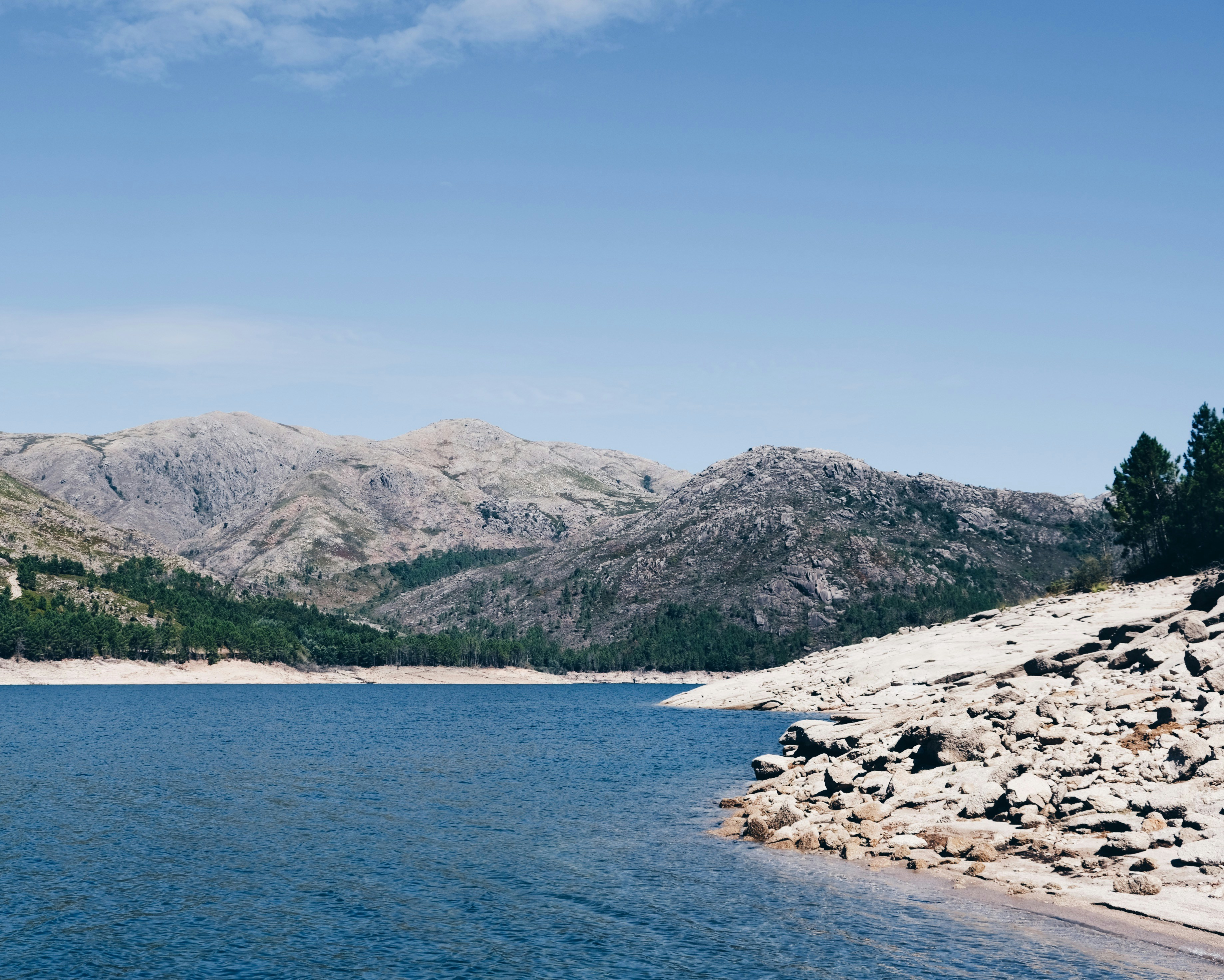 Lakeside Ridge Beneath a Clear Sky