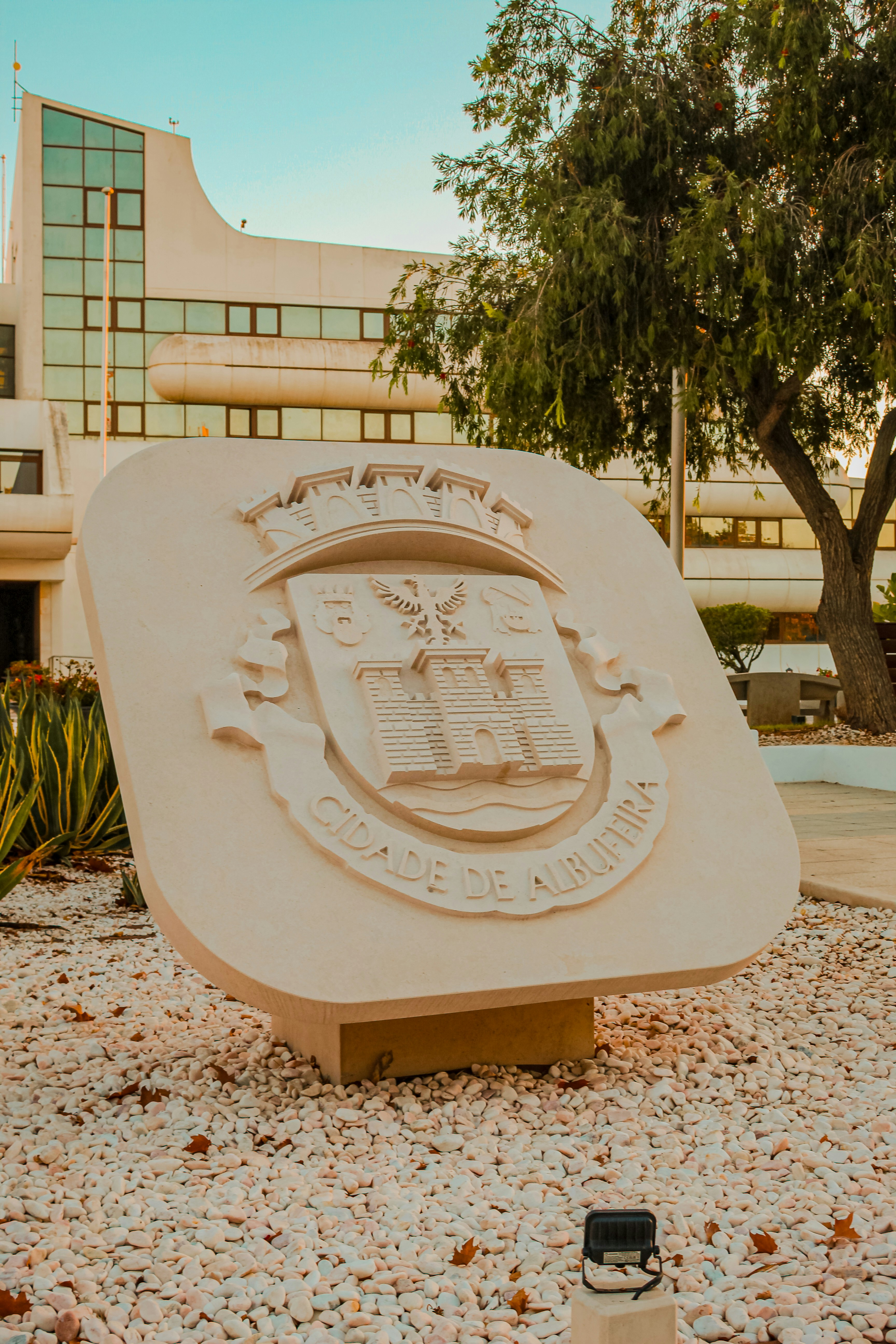 Stone Emblem on a Modern Campus: A Quiet Monument Surrounded by Desert Gravel