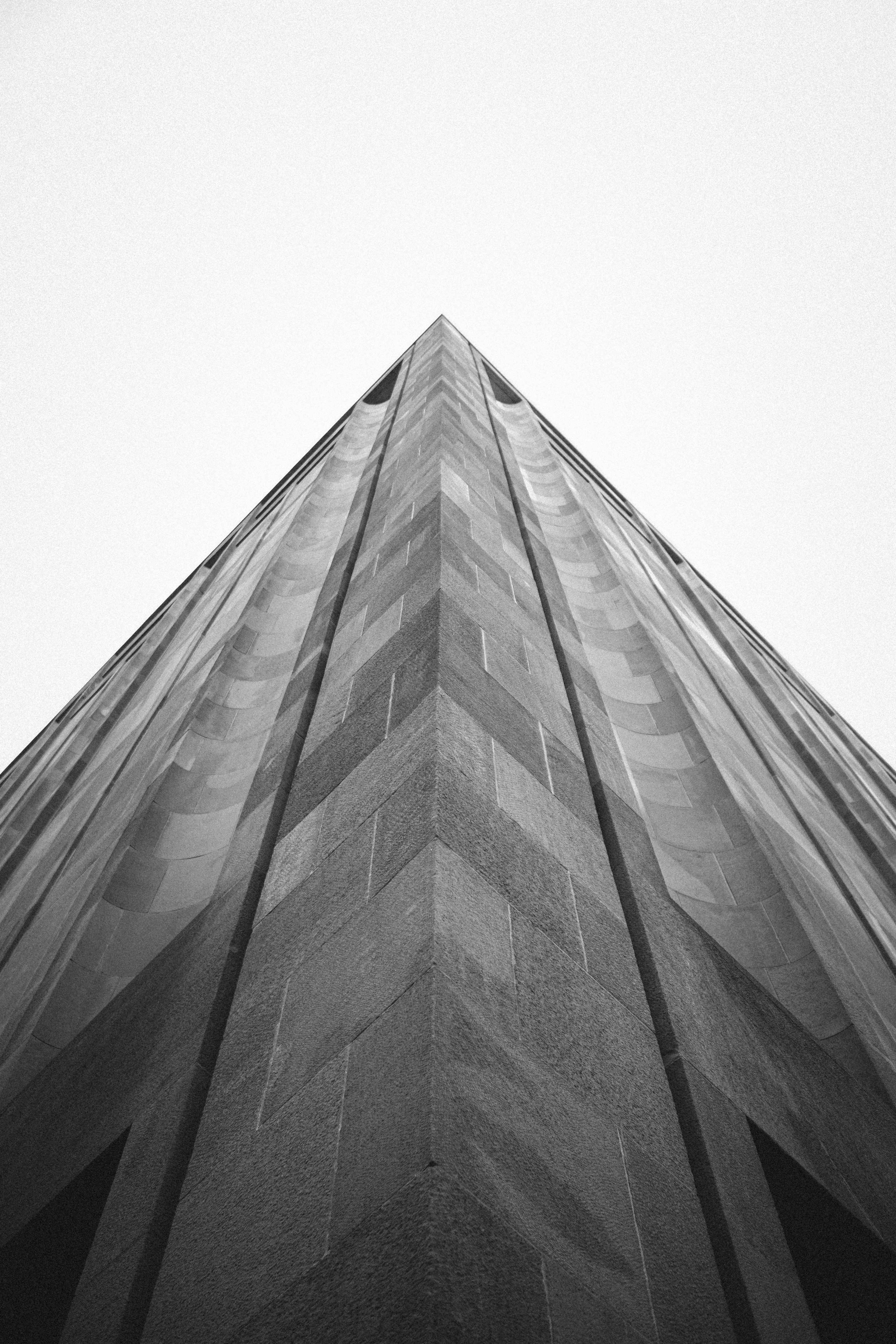 Monolithic Ascent: The Geometry of a Skyward Facade