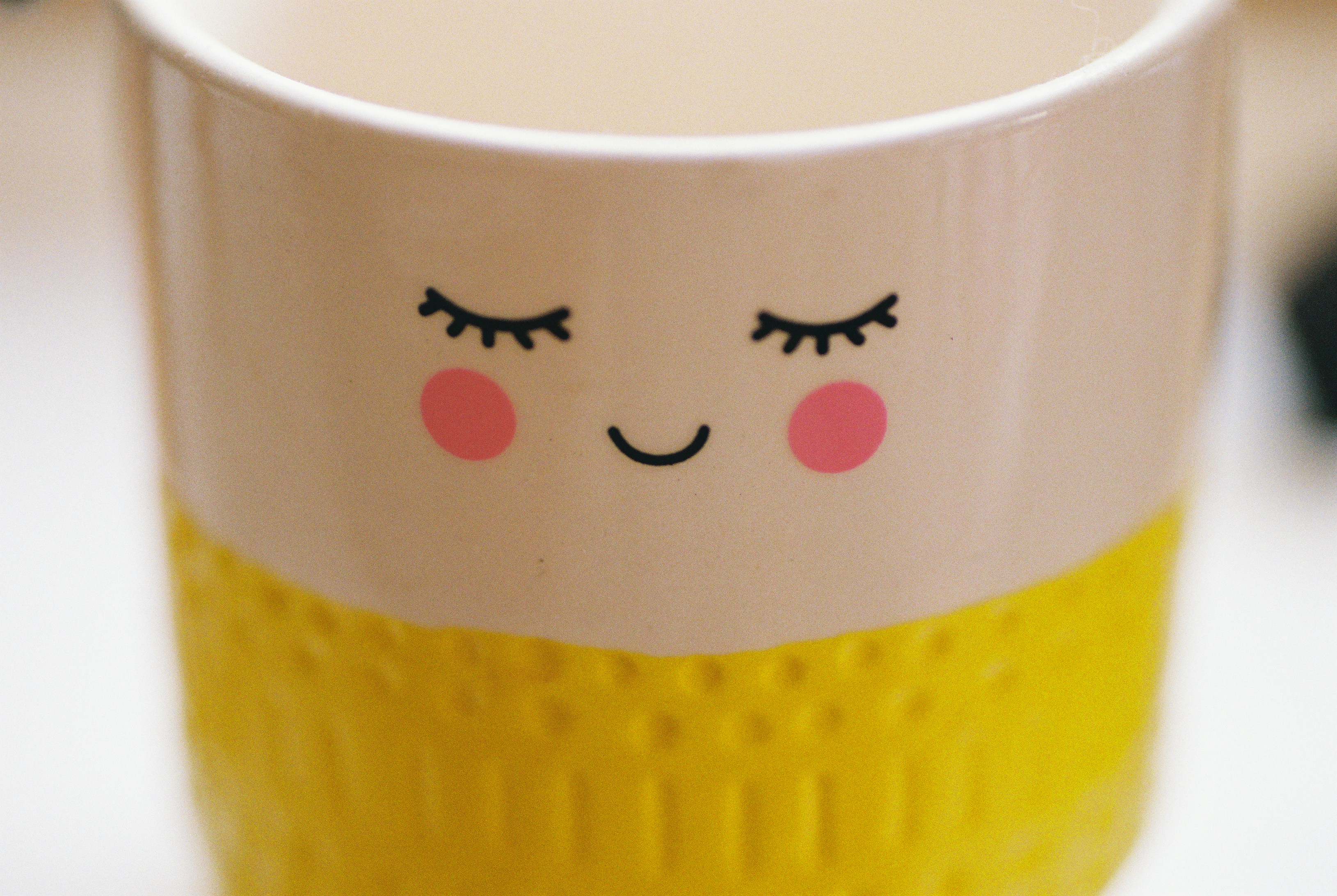 Smiling Ceramic Cup: Soft Focus with Dotted Yellow Band