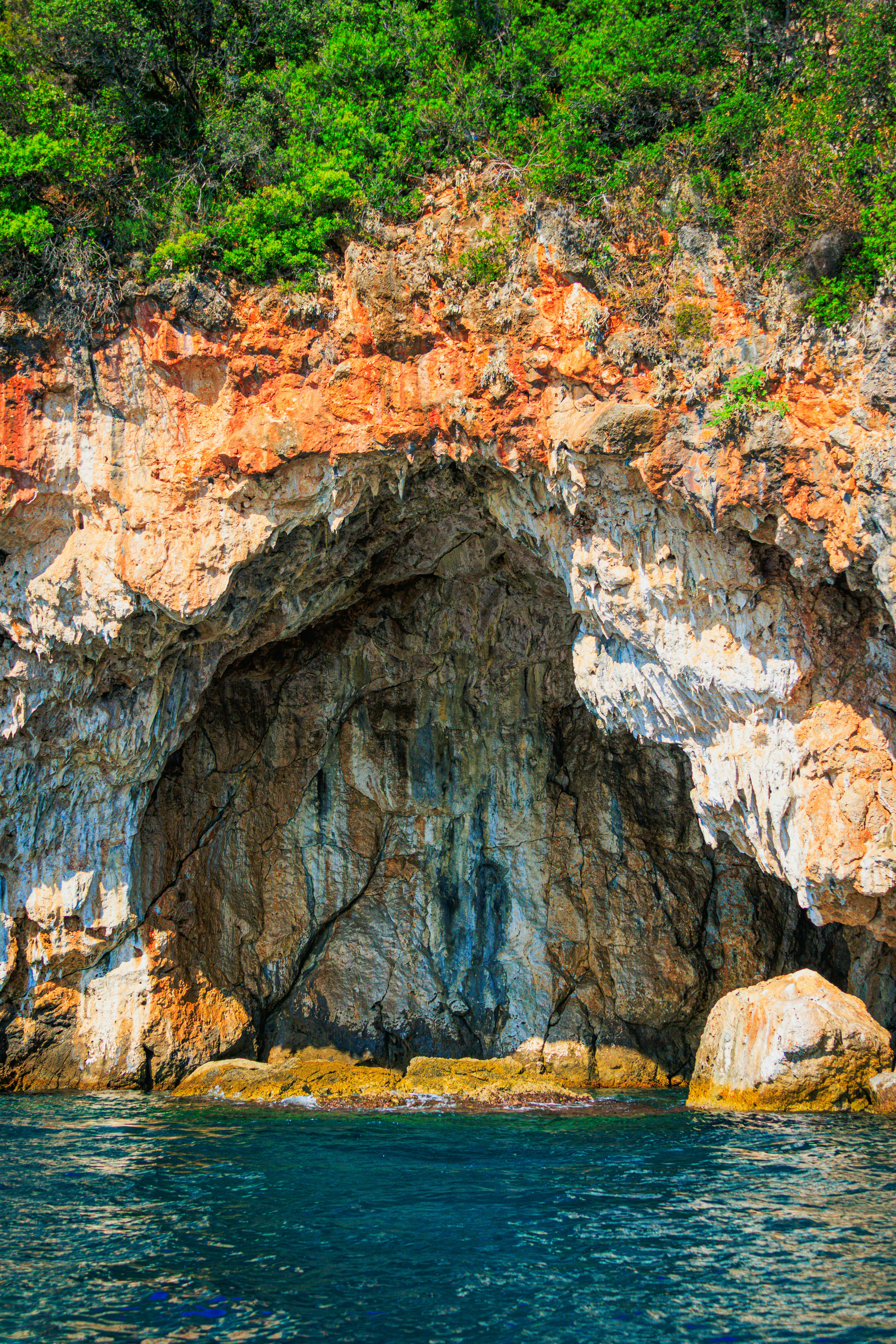 Sea Cliff’s Open Gate: A Blue-Green Tide Faces a Sunlit Cave