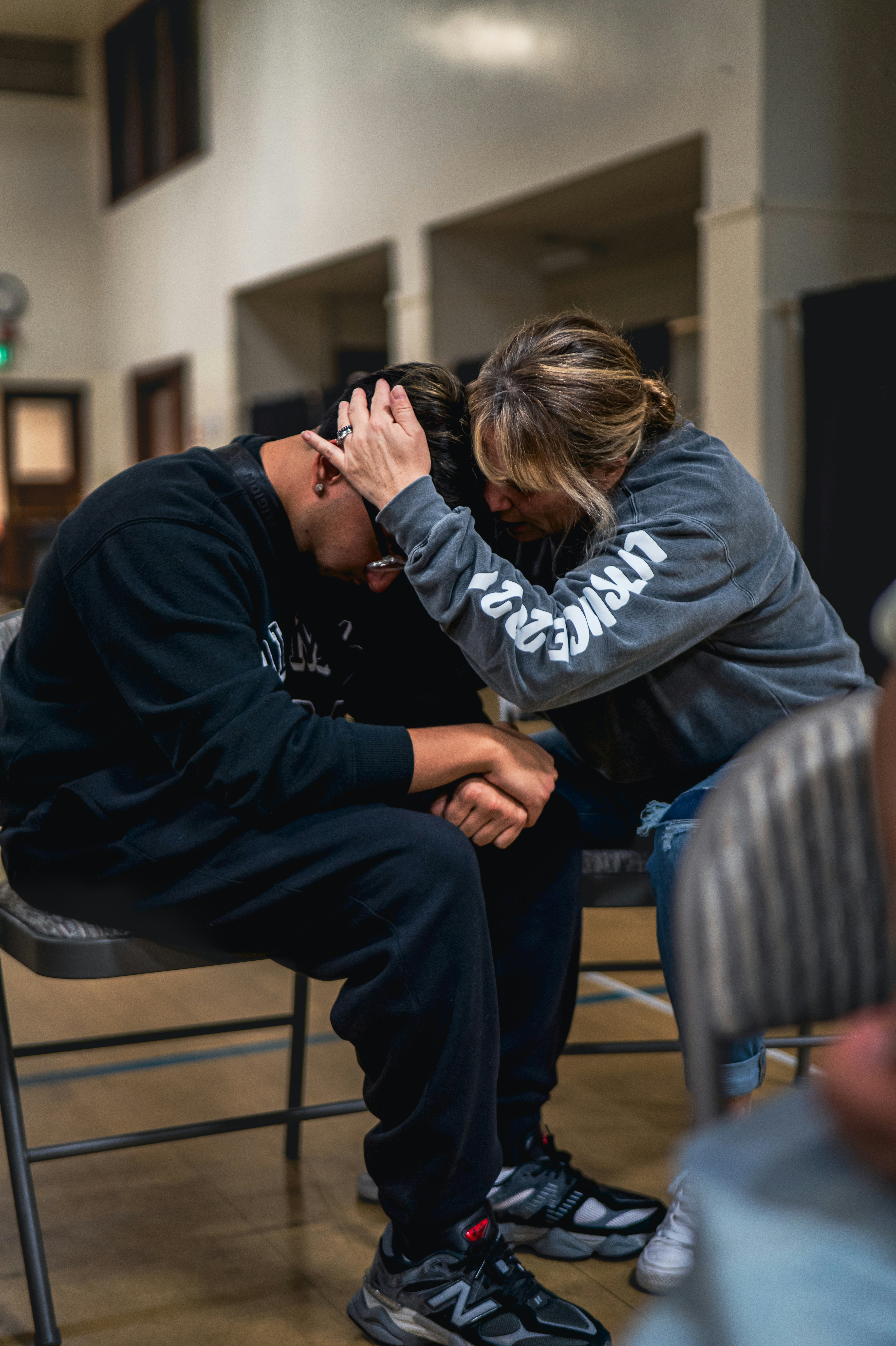 A Quiet Moment of Support: Shared Focus in a Studio Seating