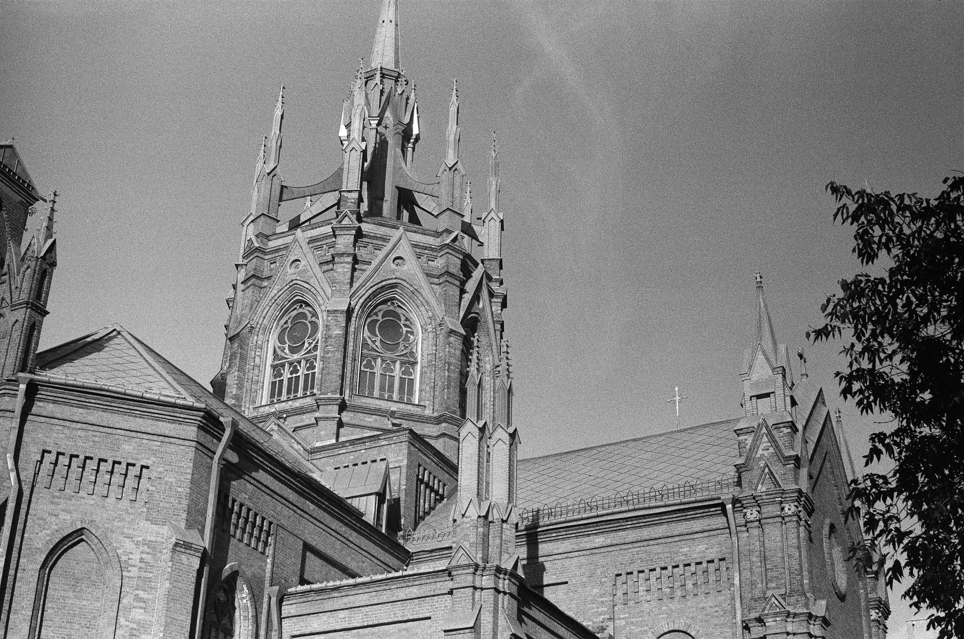 Gothic Spirerise: A City Cathedral Reaching for the Sky