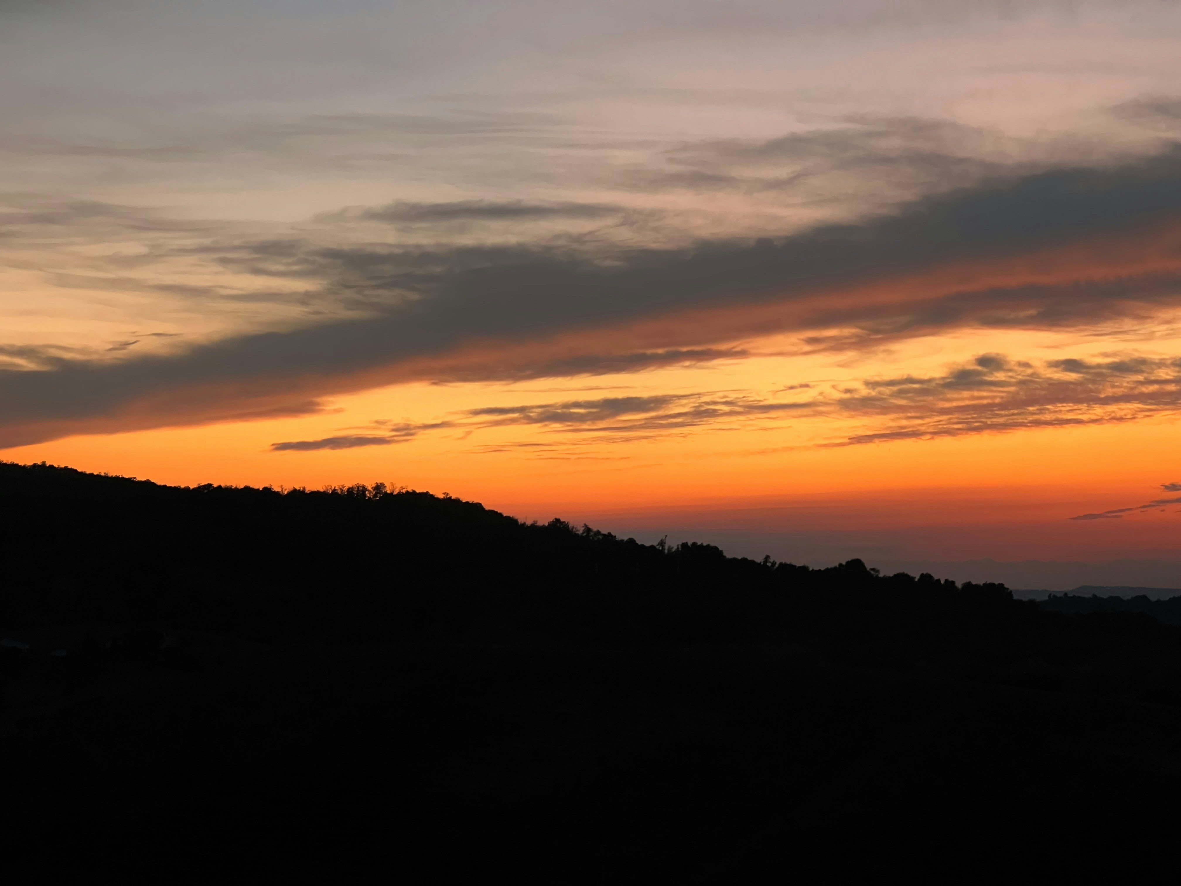 Horizon on Fire: Dusk Over a Quiet Ridge