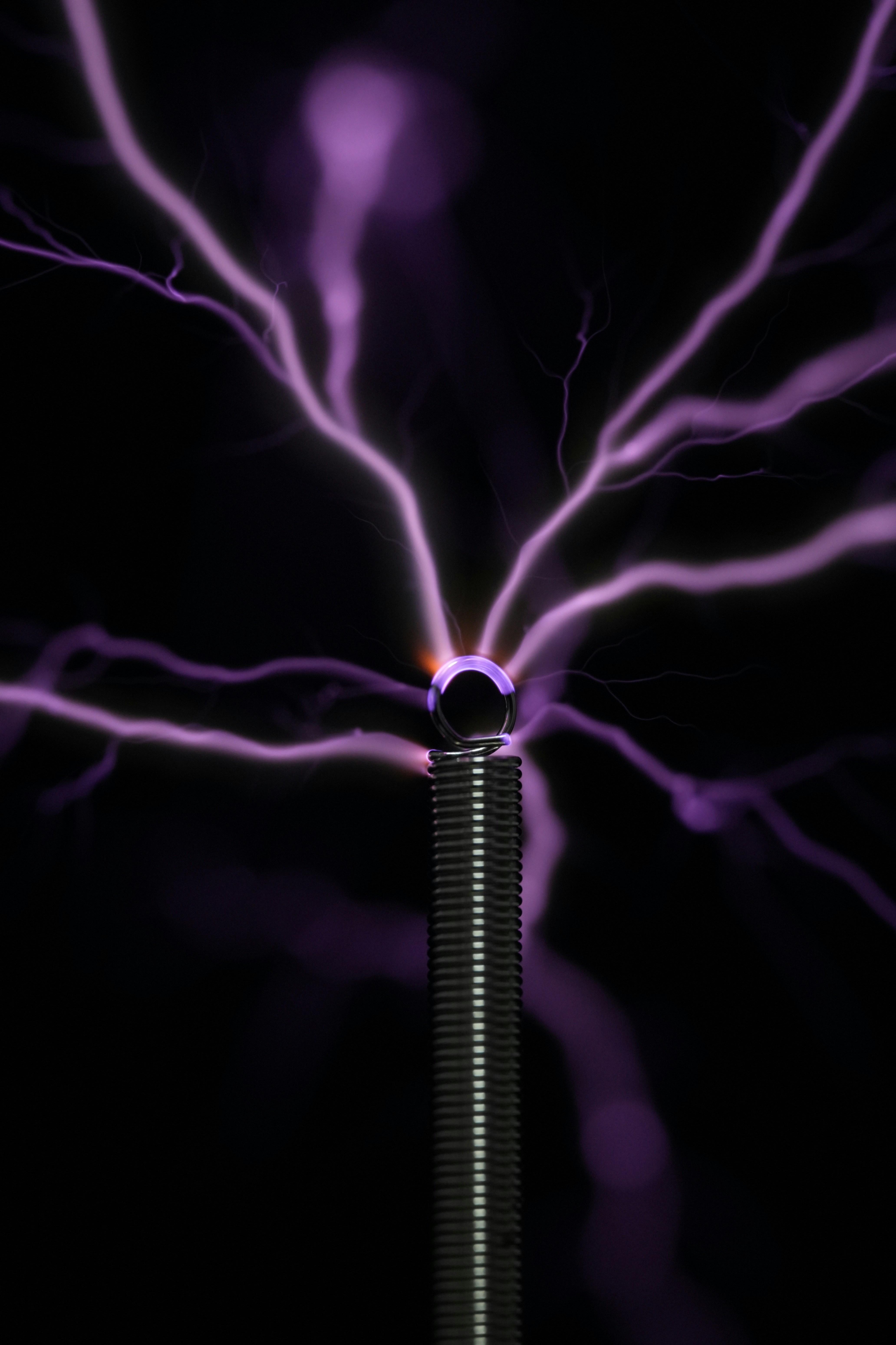 Purple Thunder at the Ring: A Lightning-empowered Ring Stand