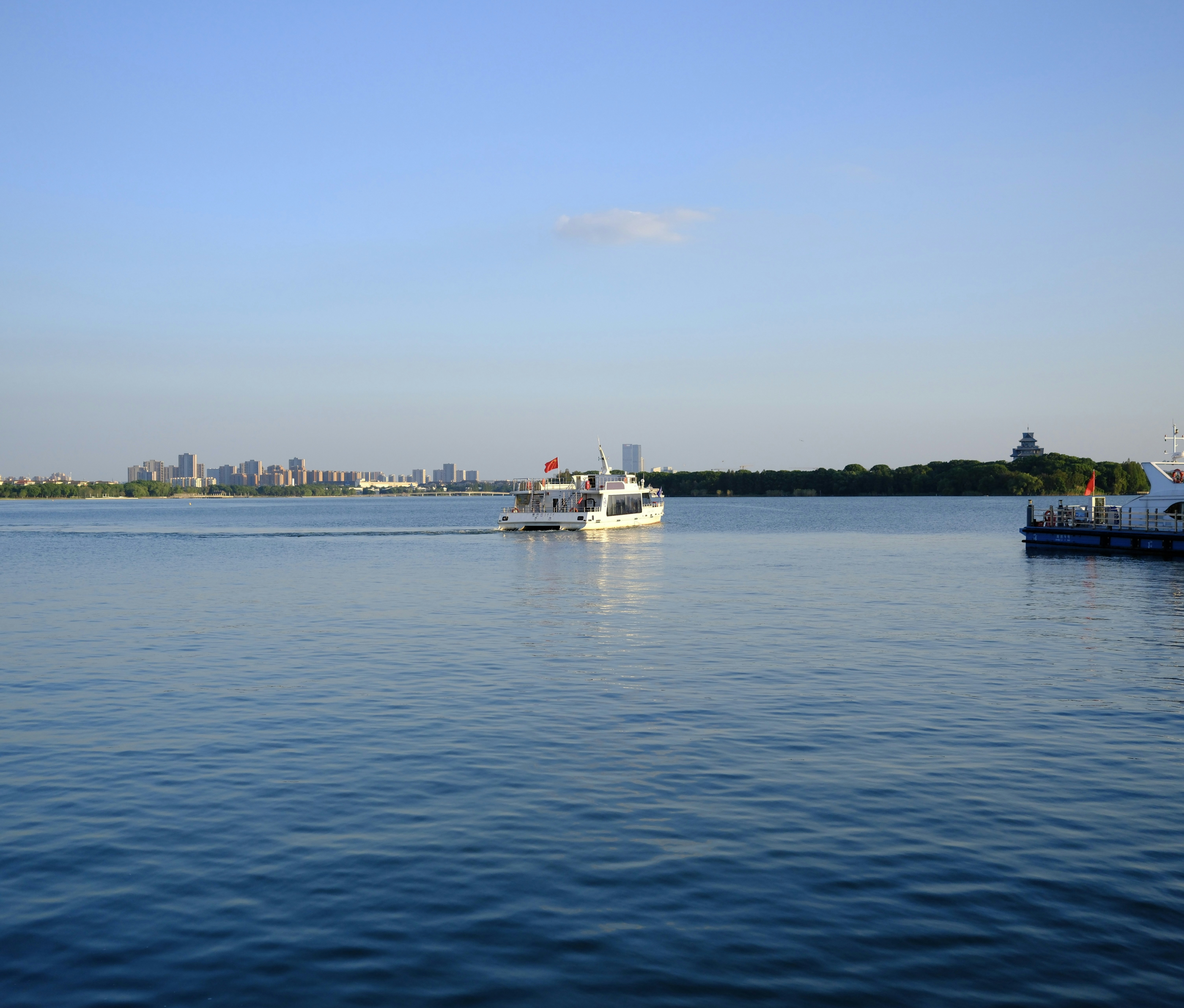 Central Boat Slice: A Quiet Waterway Crossing