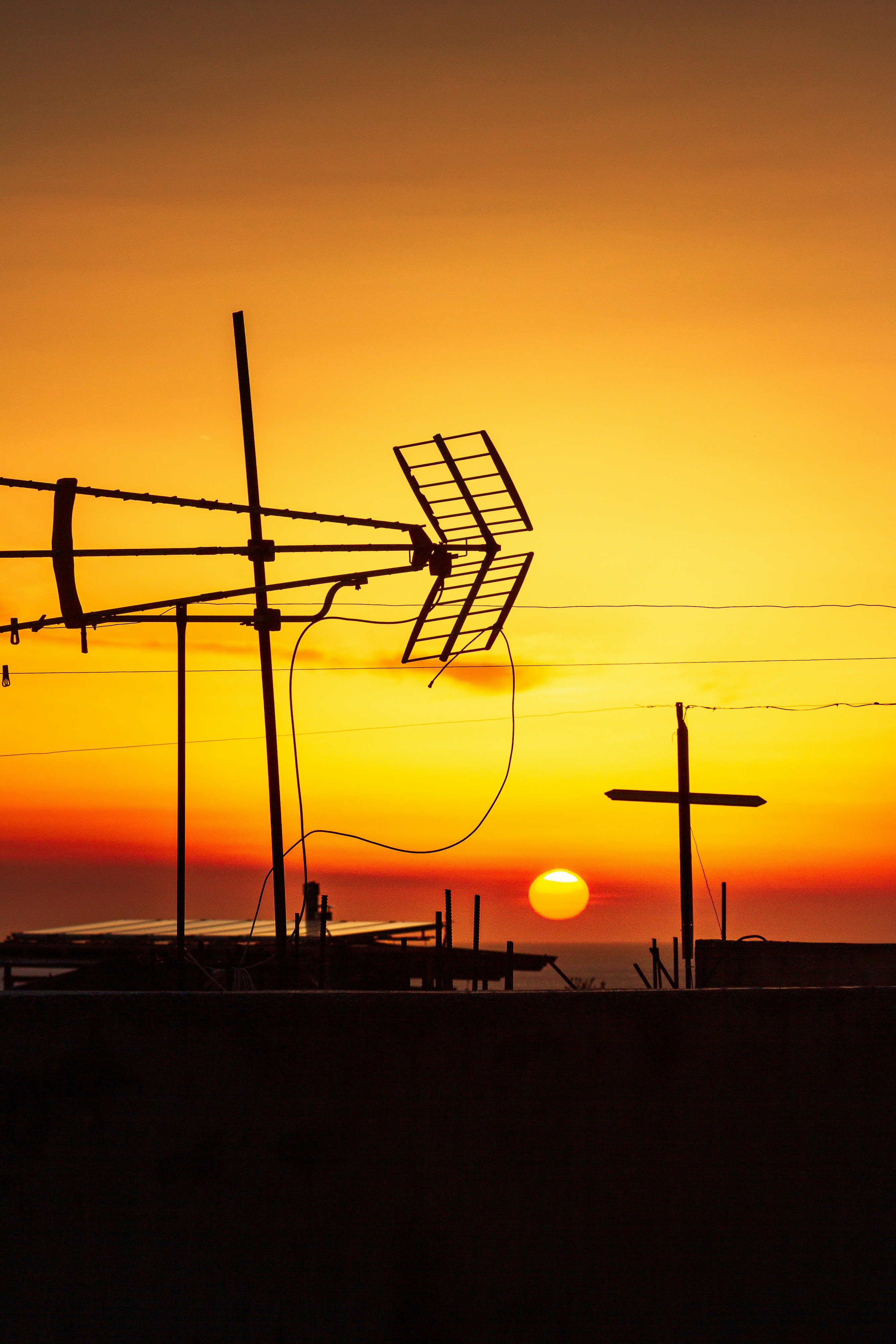 Sunset Rigging: A Horizon of Antennas and Silhouettes