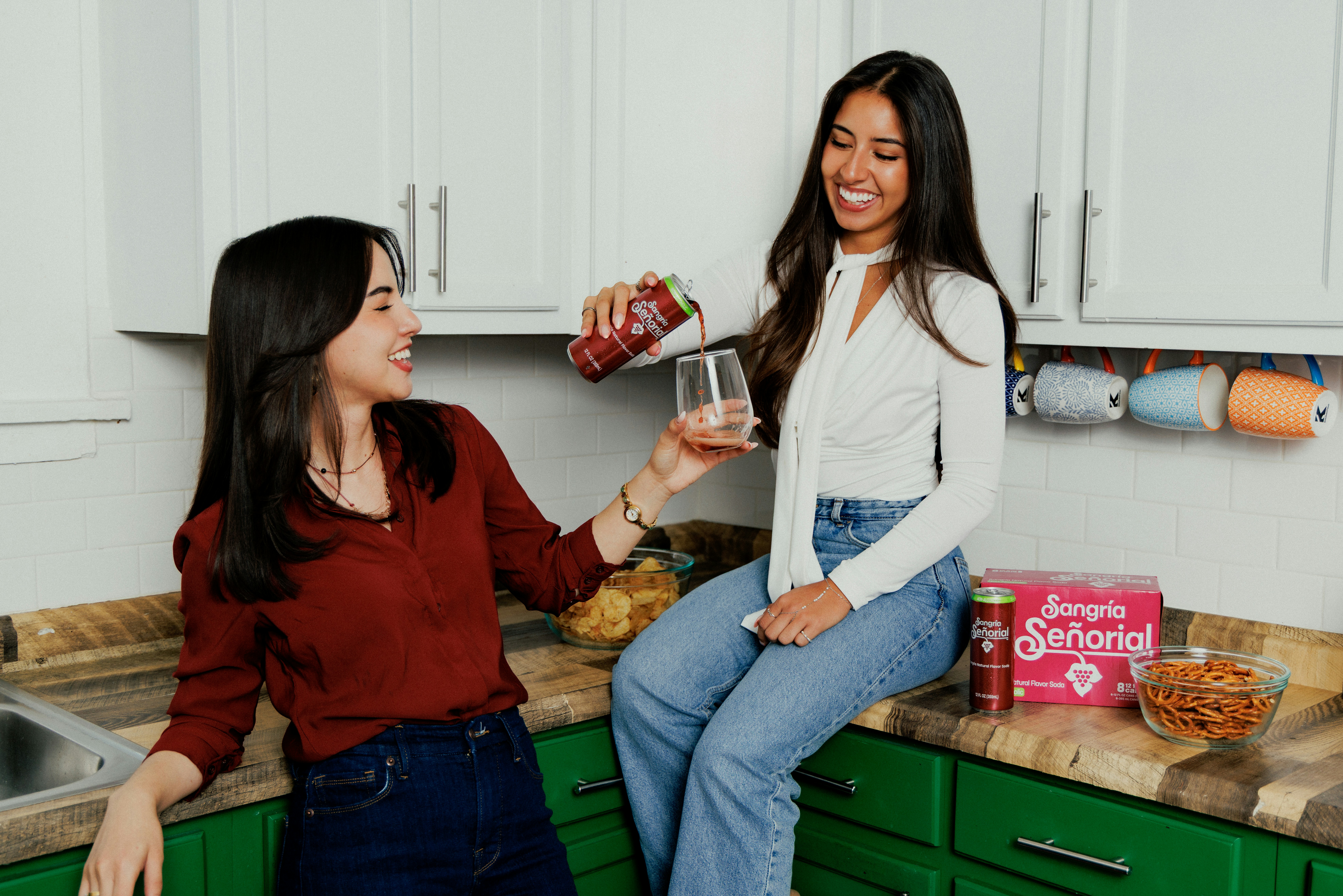 Kitchenside Cheers: A Midnight Snack Break at the Counter