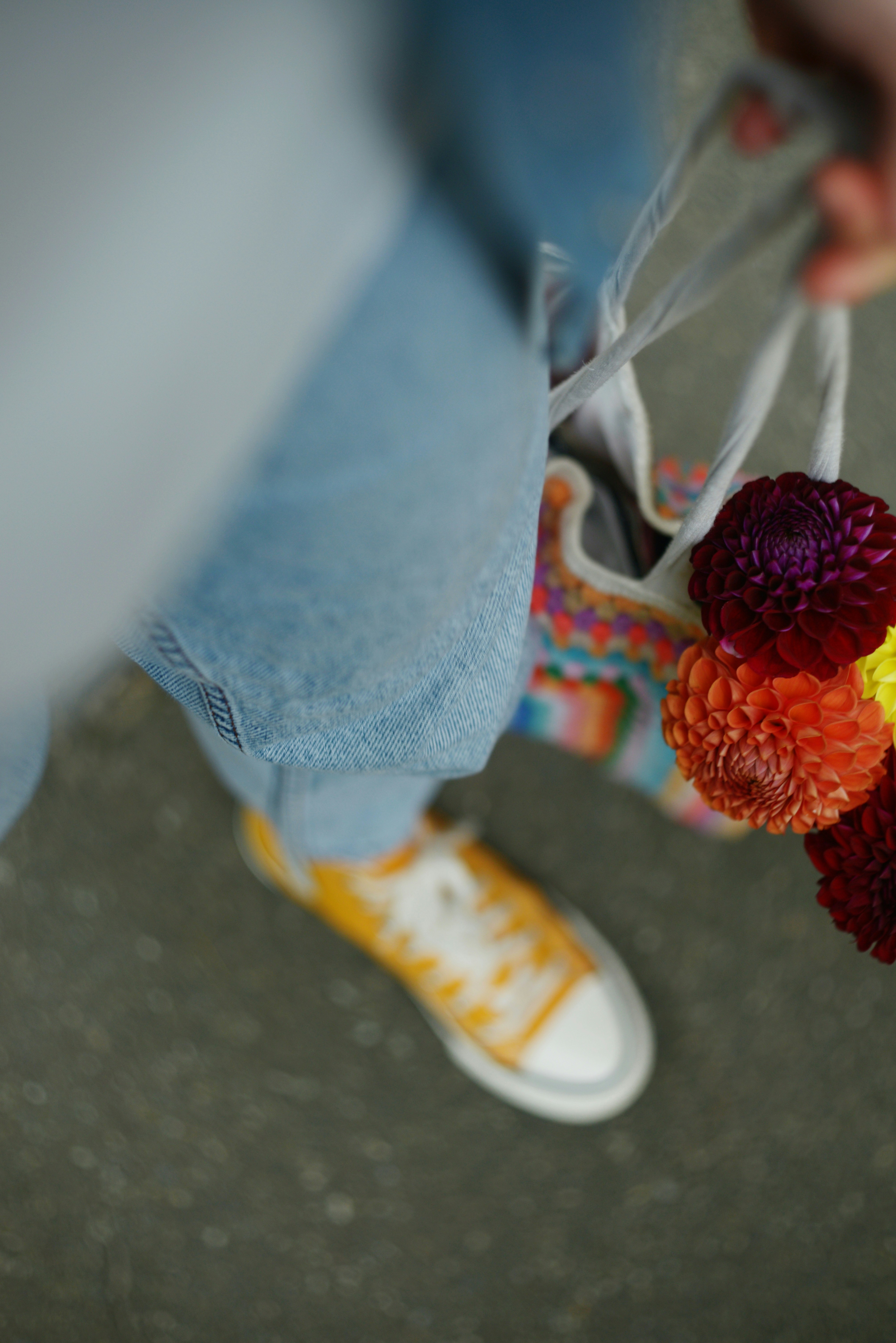 Colorful Tote Straps and Bright Sneaker: A Casual Street Snapshot