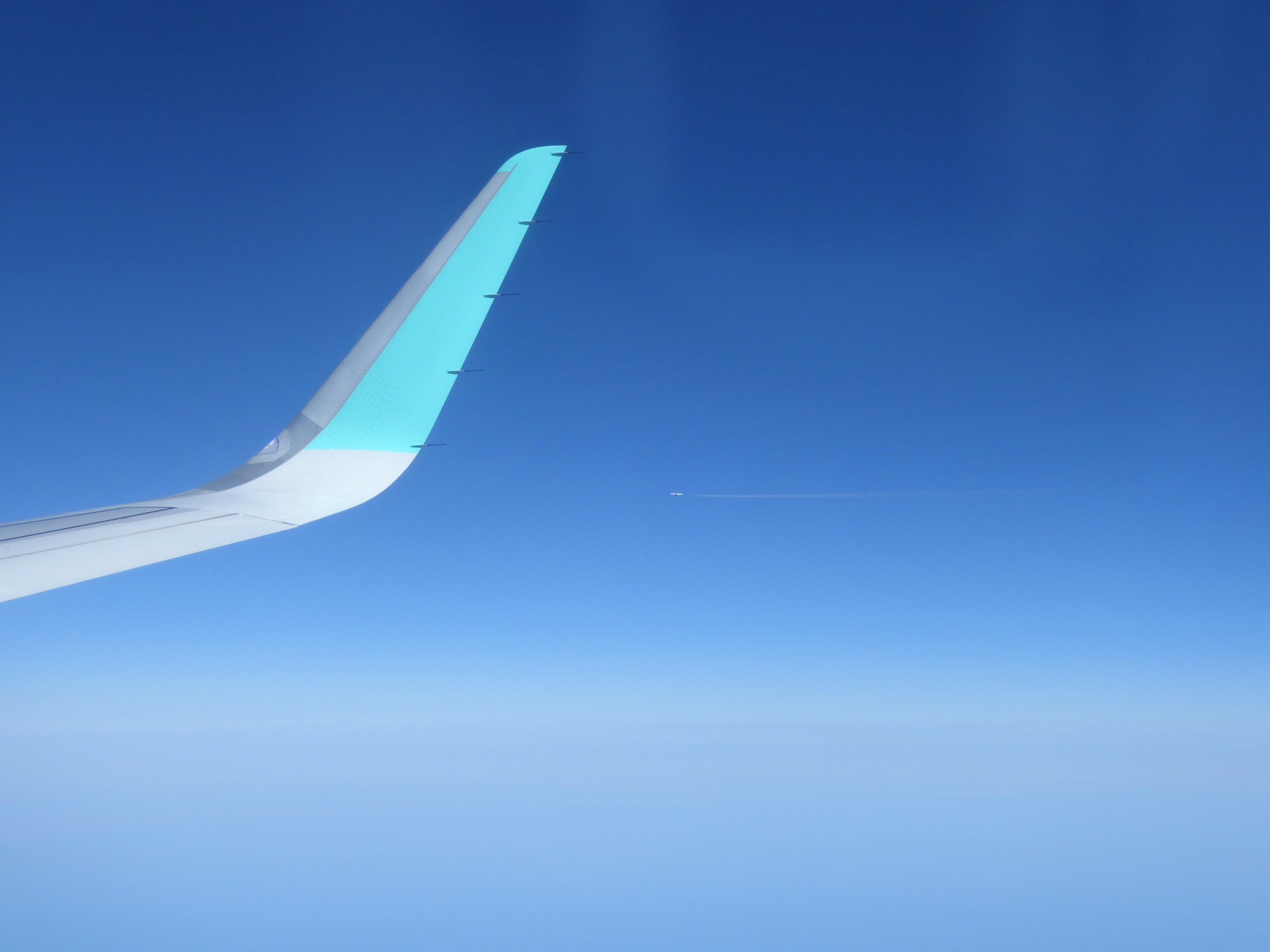 Wingtip in a Clear Sky: Quiet Ascent over the Horizon