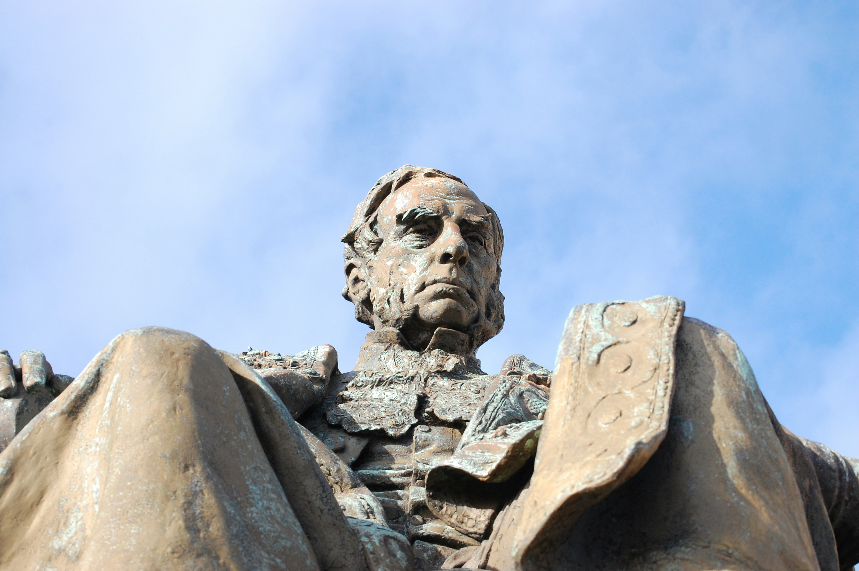 Majestic Forward Gaze: A Monumental Bronze Figure Reaching for the Sky