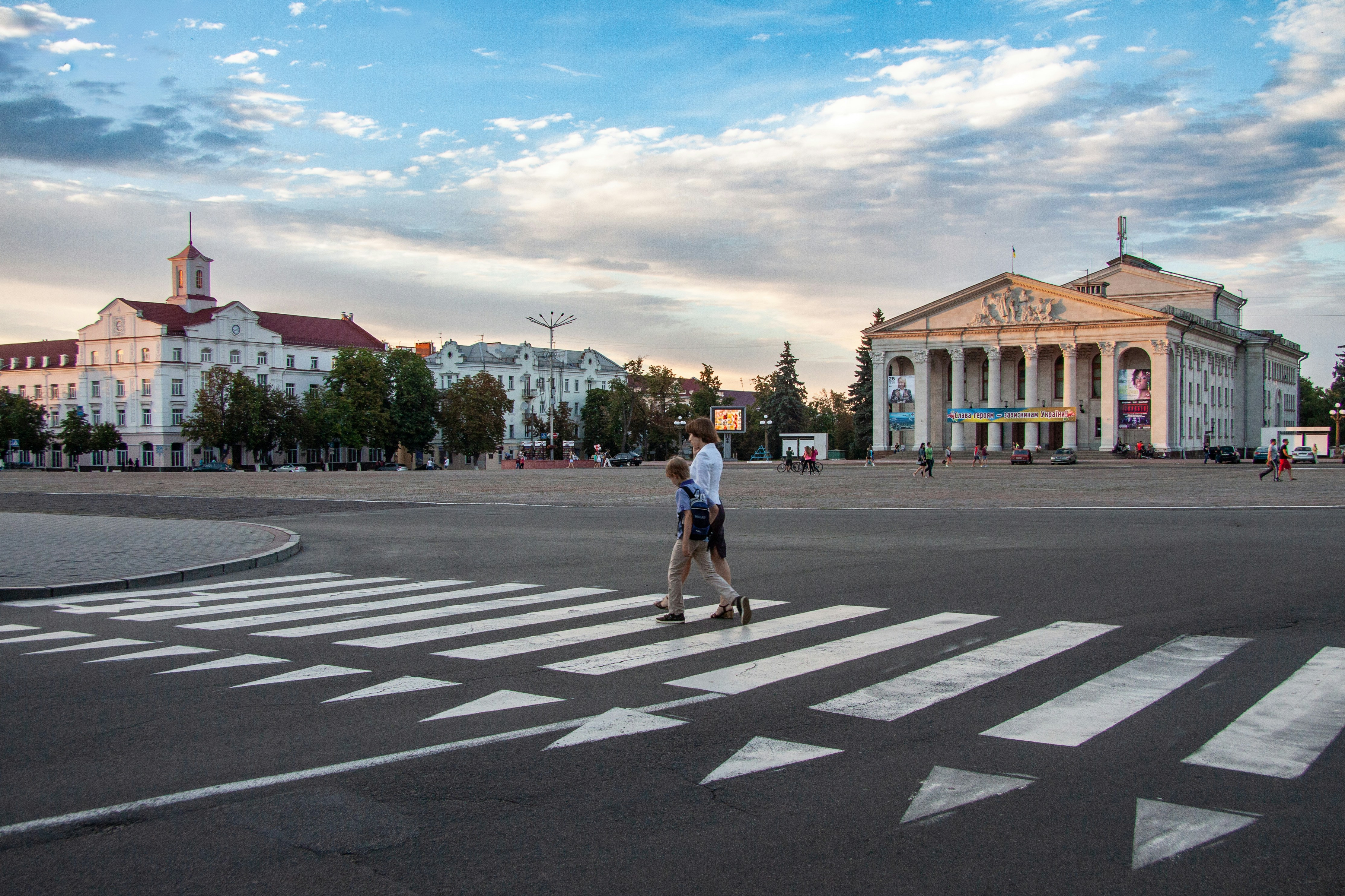 Crosswalk Encounter in a Grand City Square