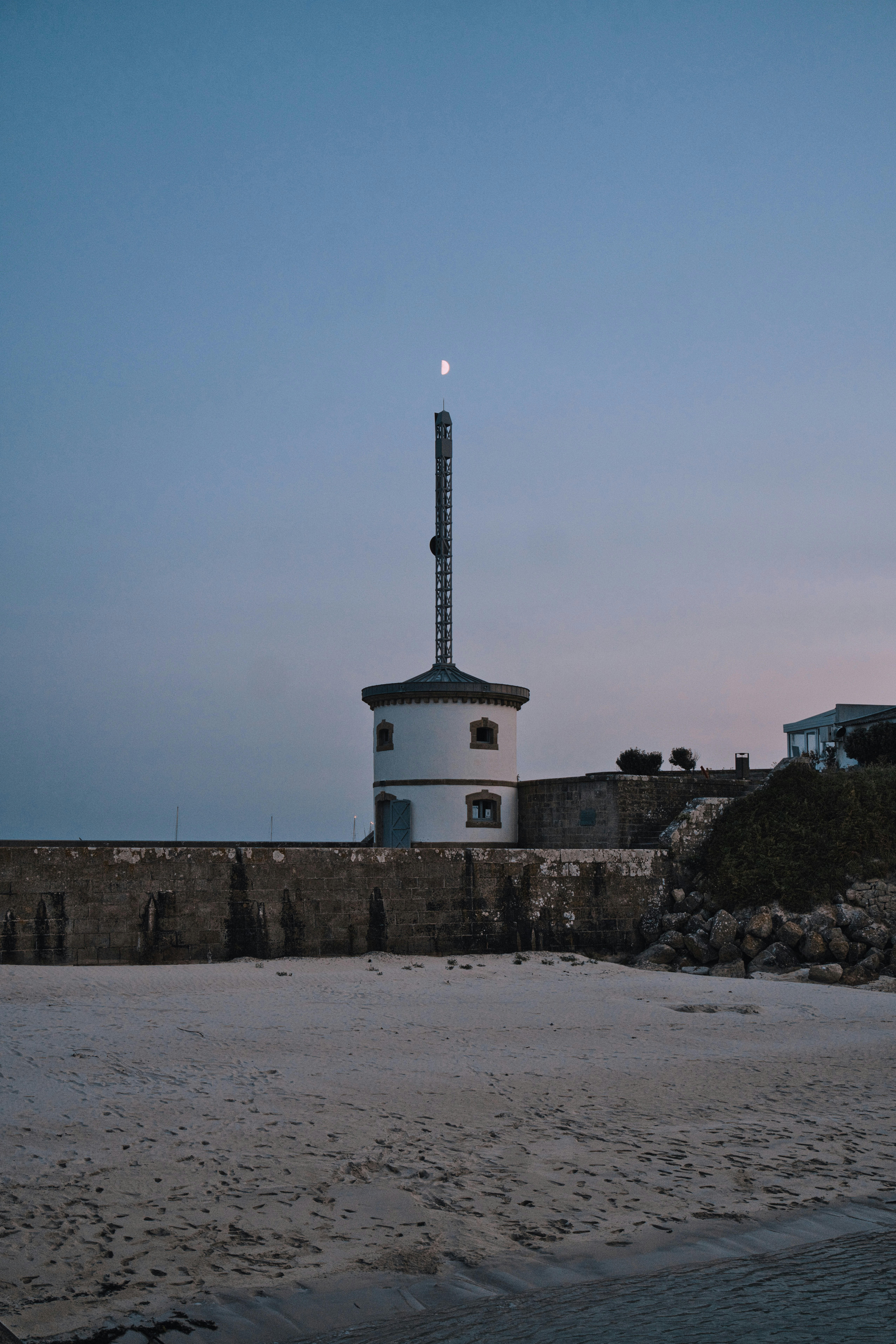 Coastal Beacon: A Seaside Watchtower Quietly Guiding the Horizon
