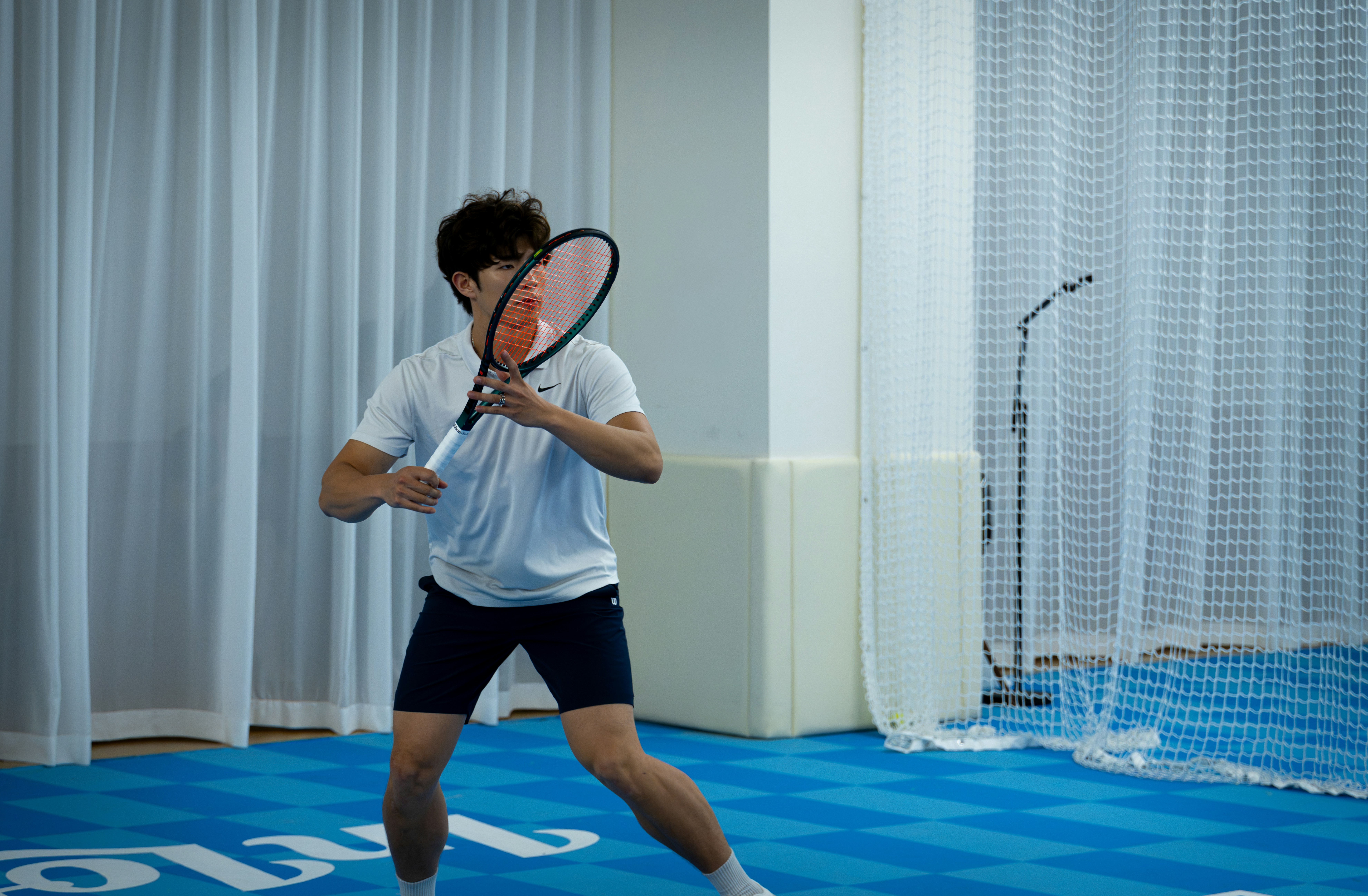 In-Play Close to the Net: a Tennis-Style Rally in a Curtain-Silver Gym