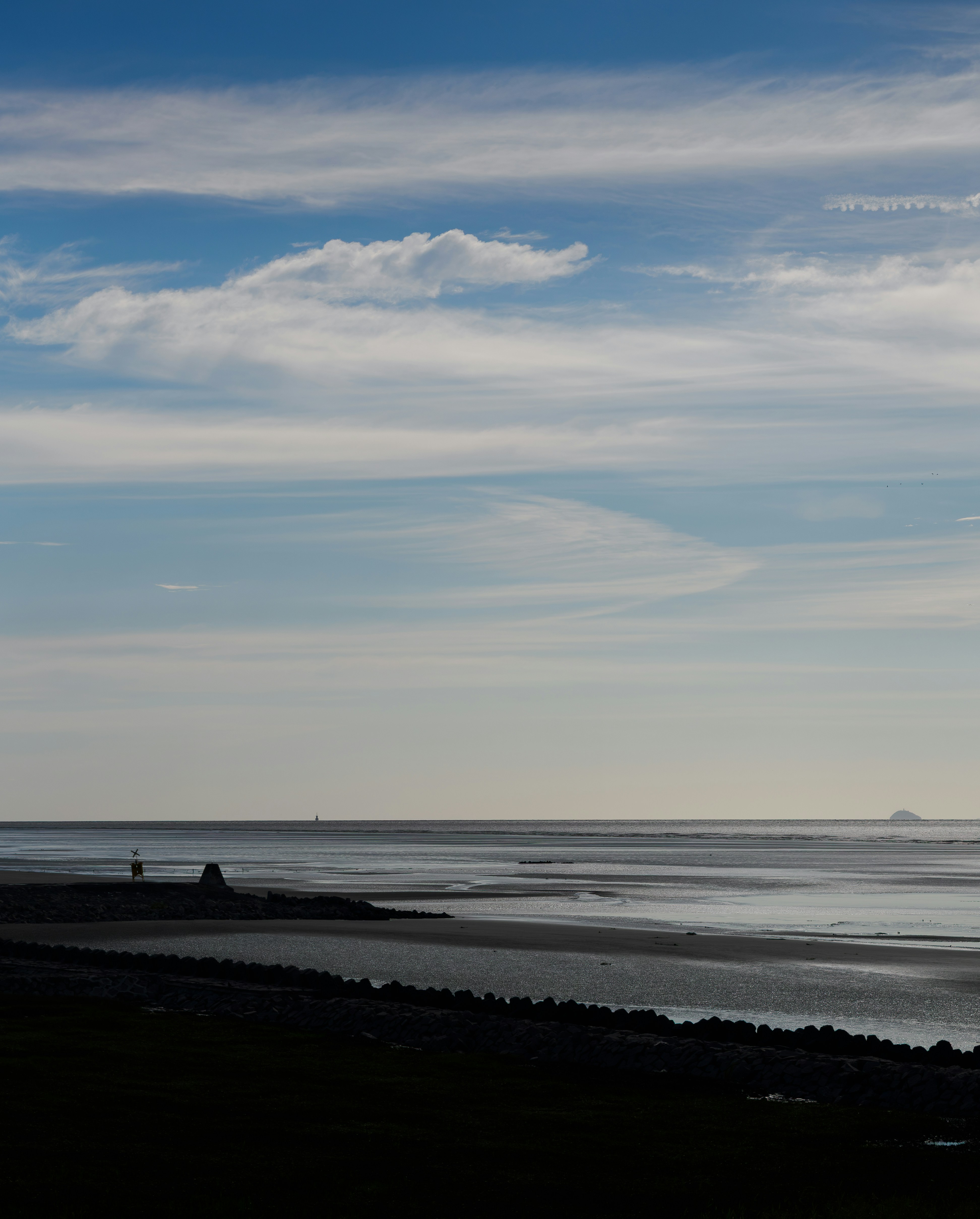 Horizon Quiet: Sea Cliff at Dusk