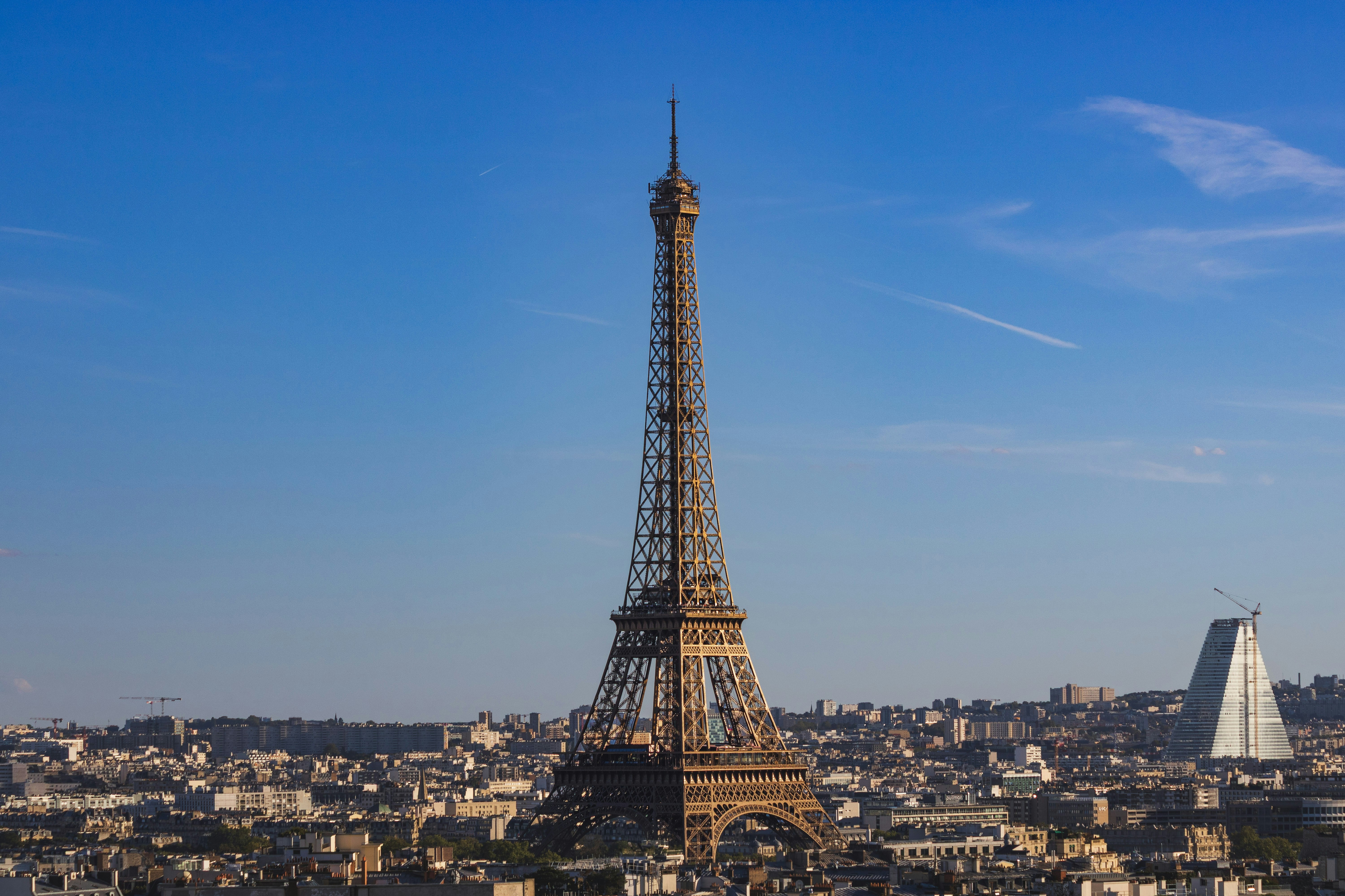 Eiffel Tower Pierced by a Clear Parisian Sky
