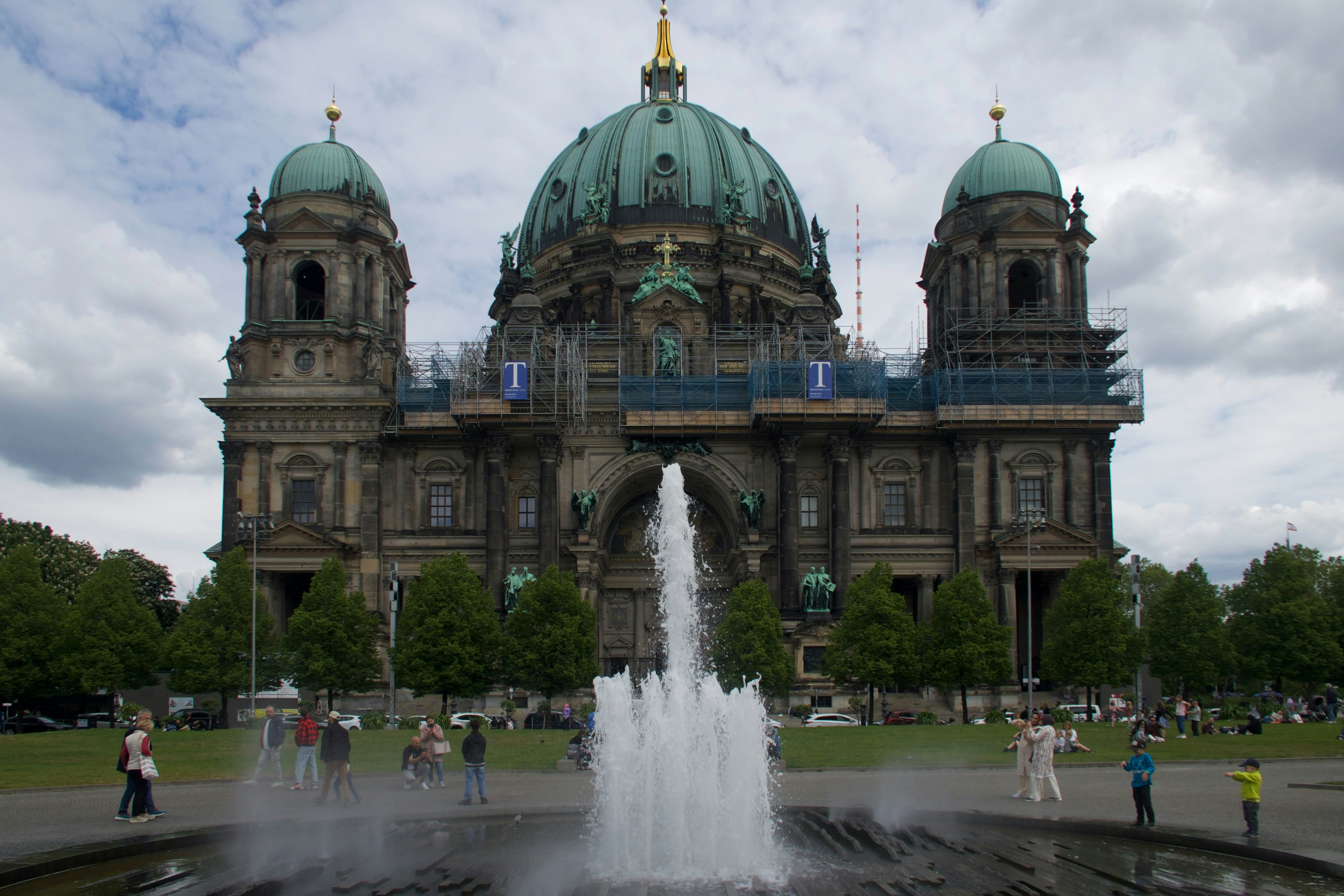 Central Fountain Framing Berlin Cathedral Debut