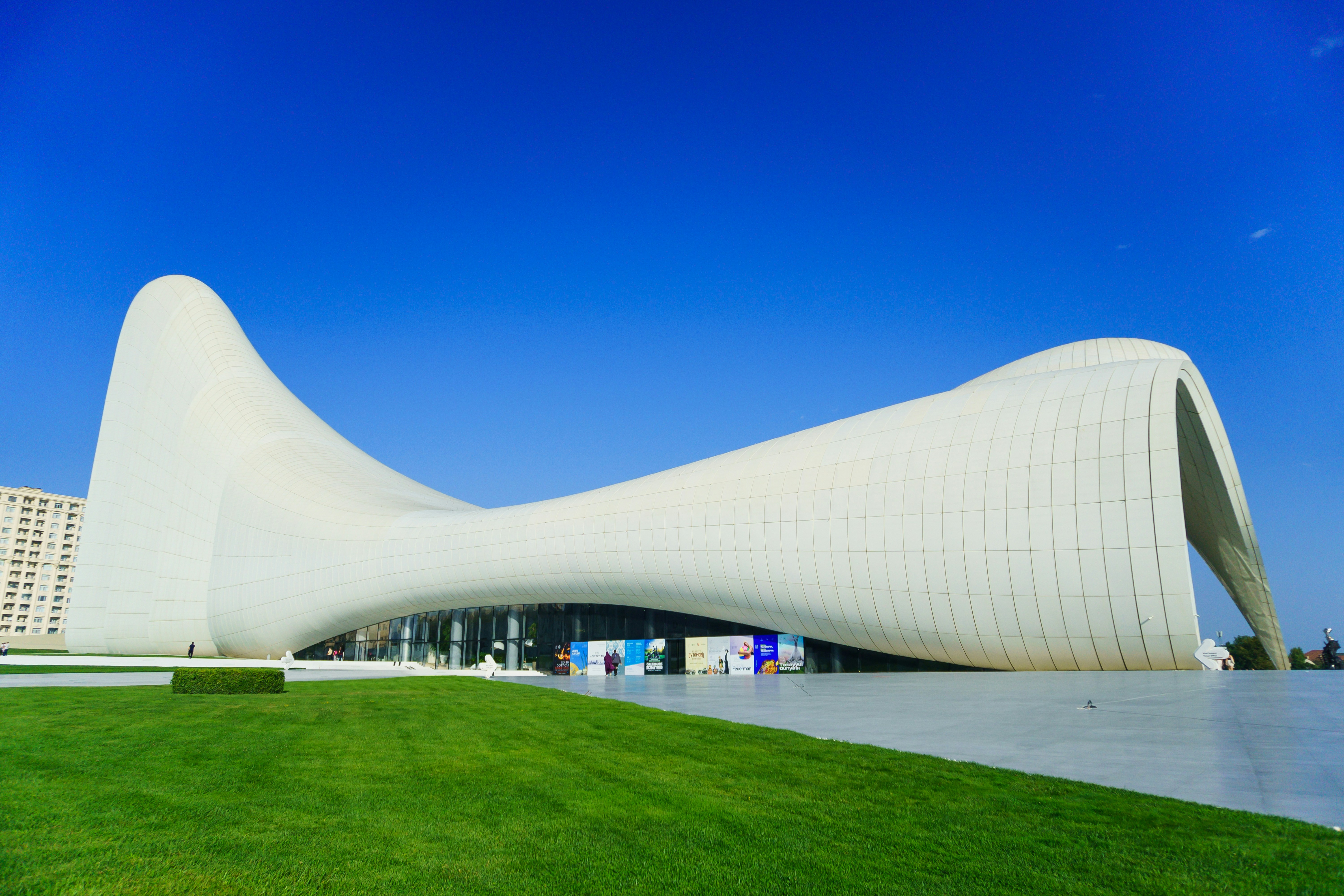 Curved Modernism: The Wave-Like Museum Boldly Reaches Toward the Sky