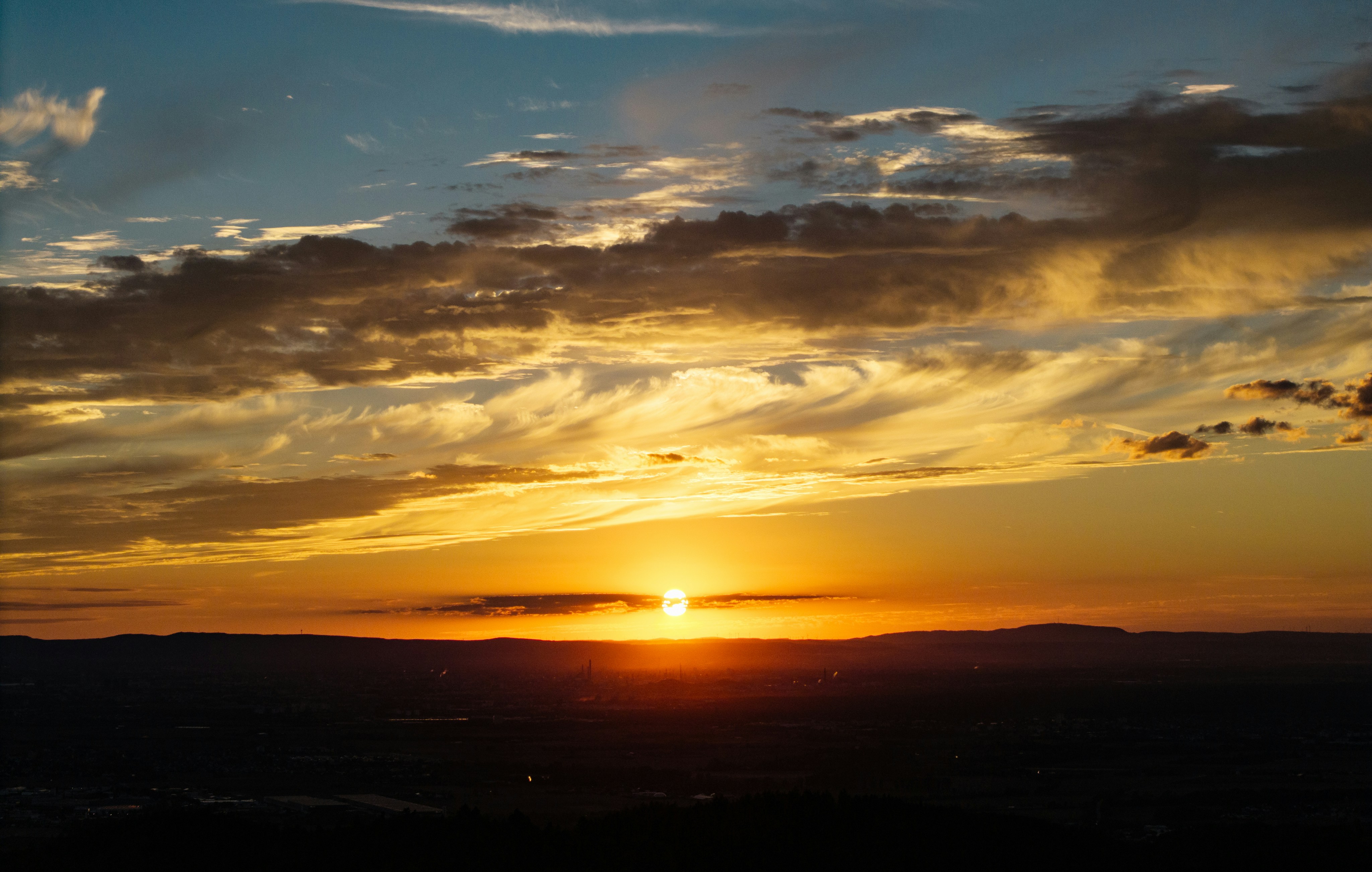 Sunlit Horizon: A Quiet Descent into Evening