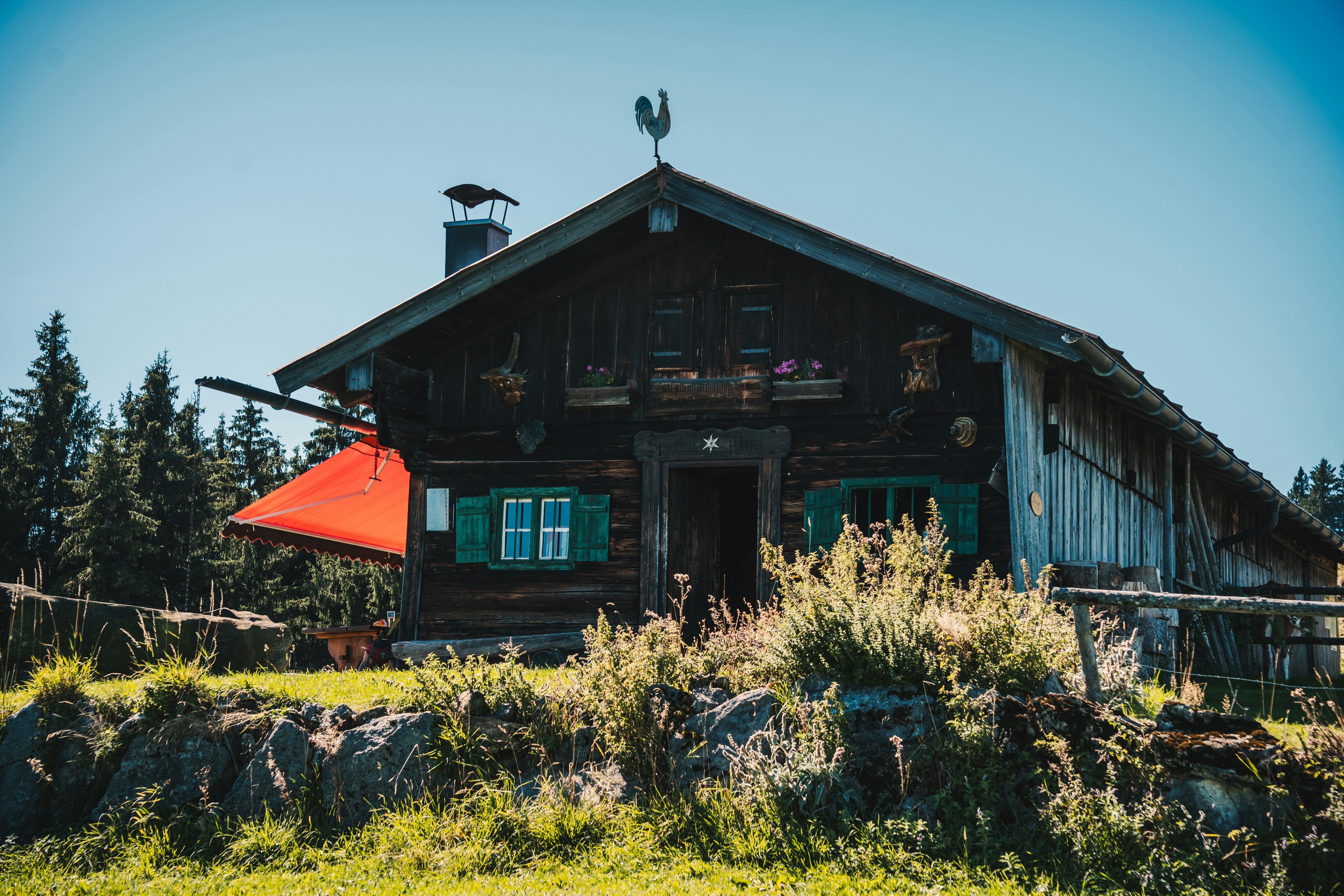 Cozy Alpine Cabin Beneath a Clear Blue Sky