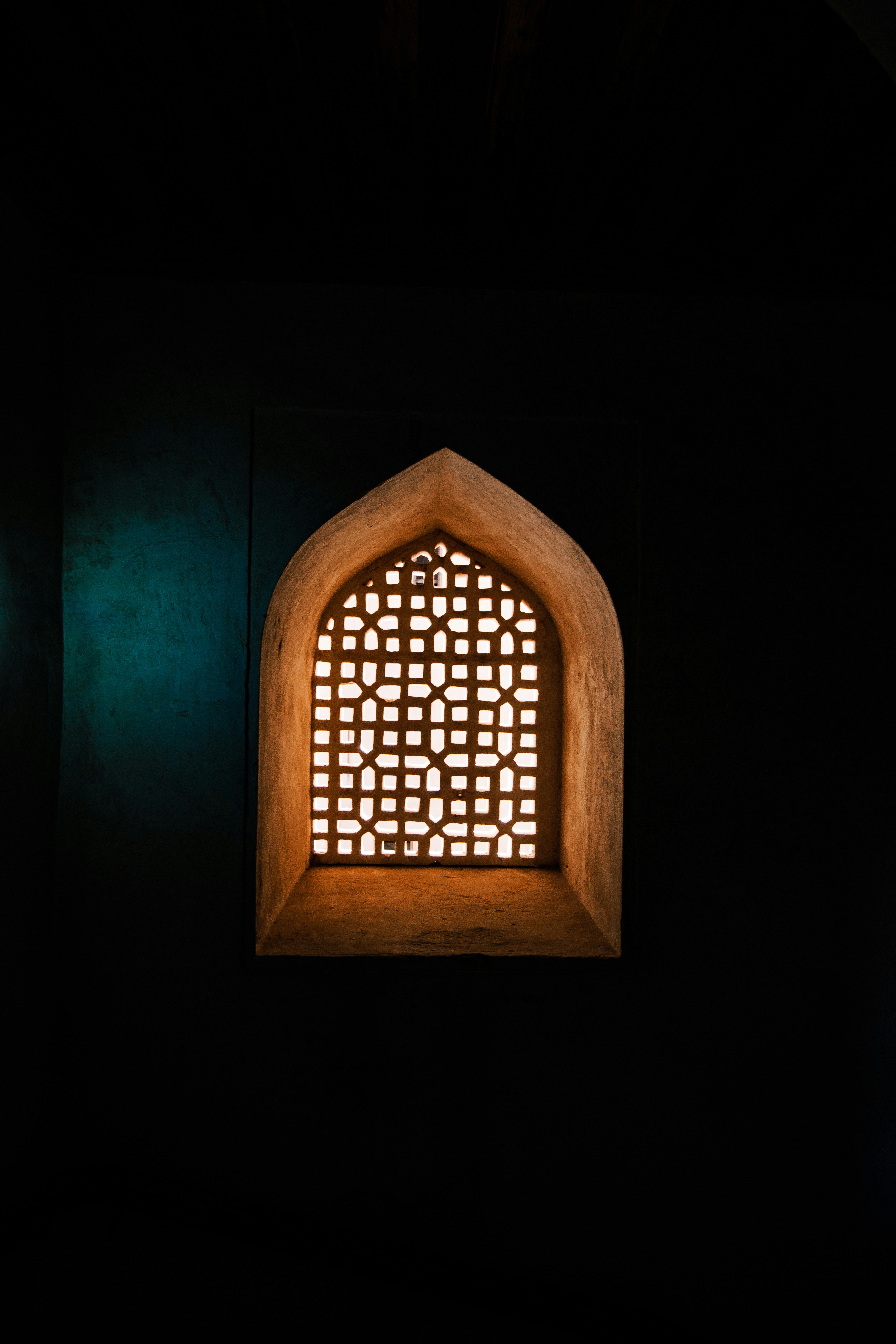 Geometric Light: A Window of Lattice Warmth