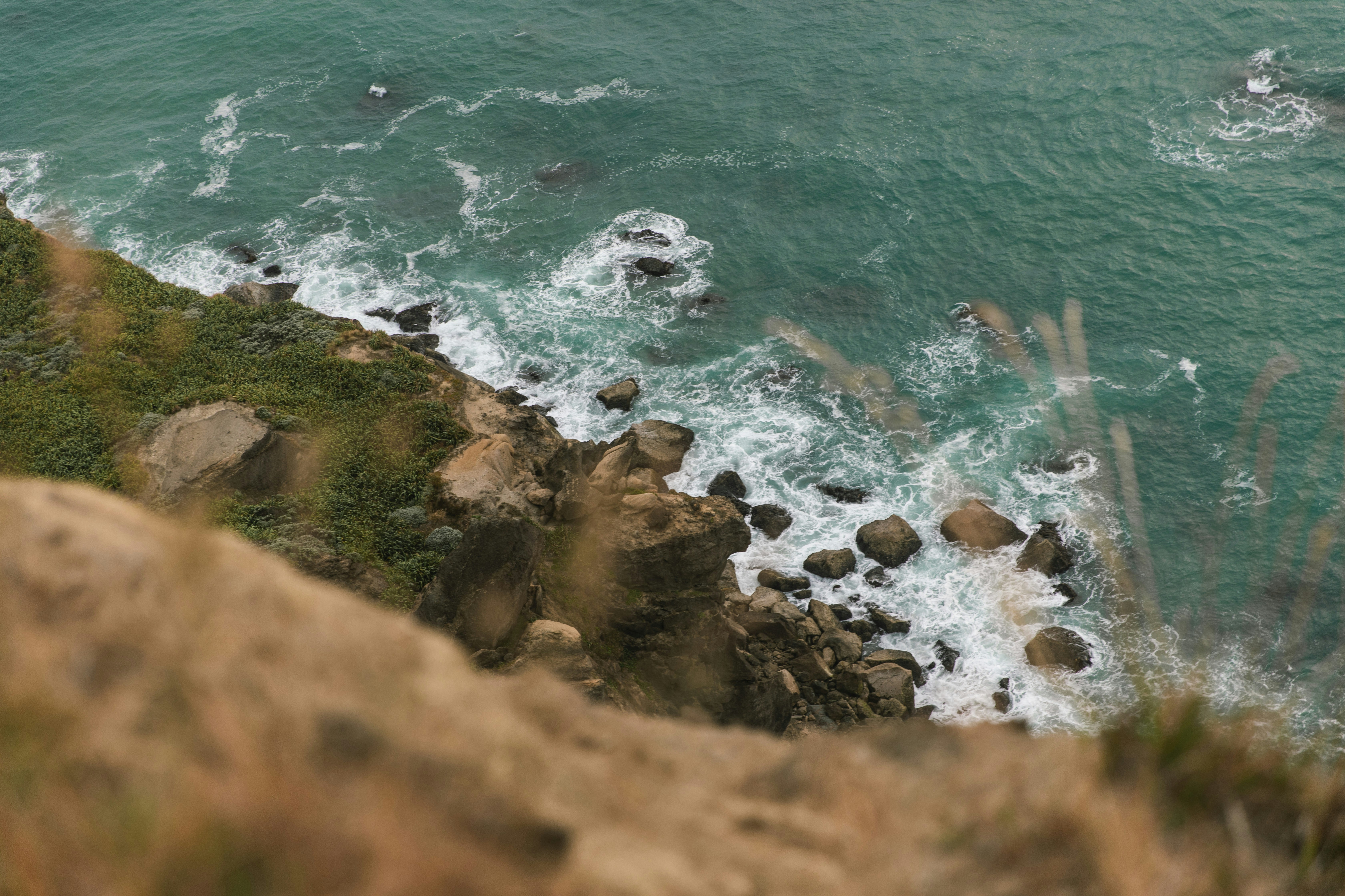 Edge of the Cliff: Sea Spray and Submerged Rocks from a Blurred Perimeter