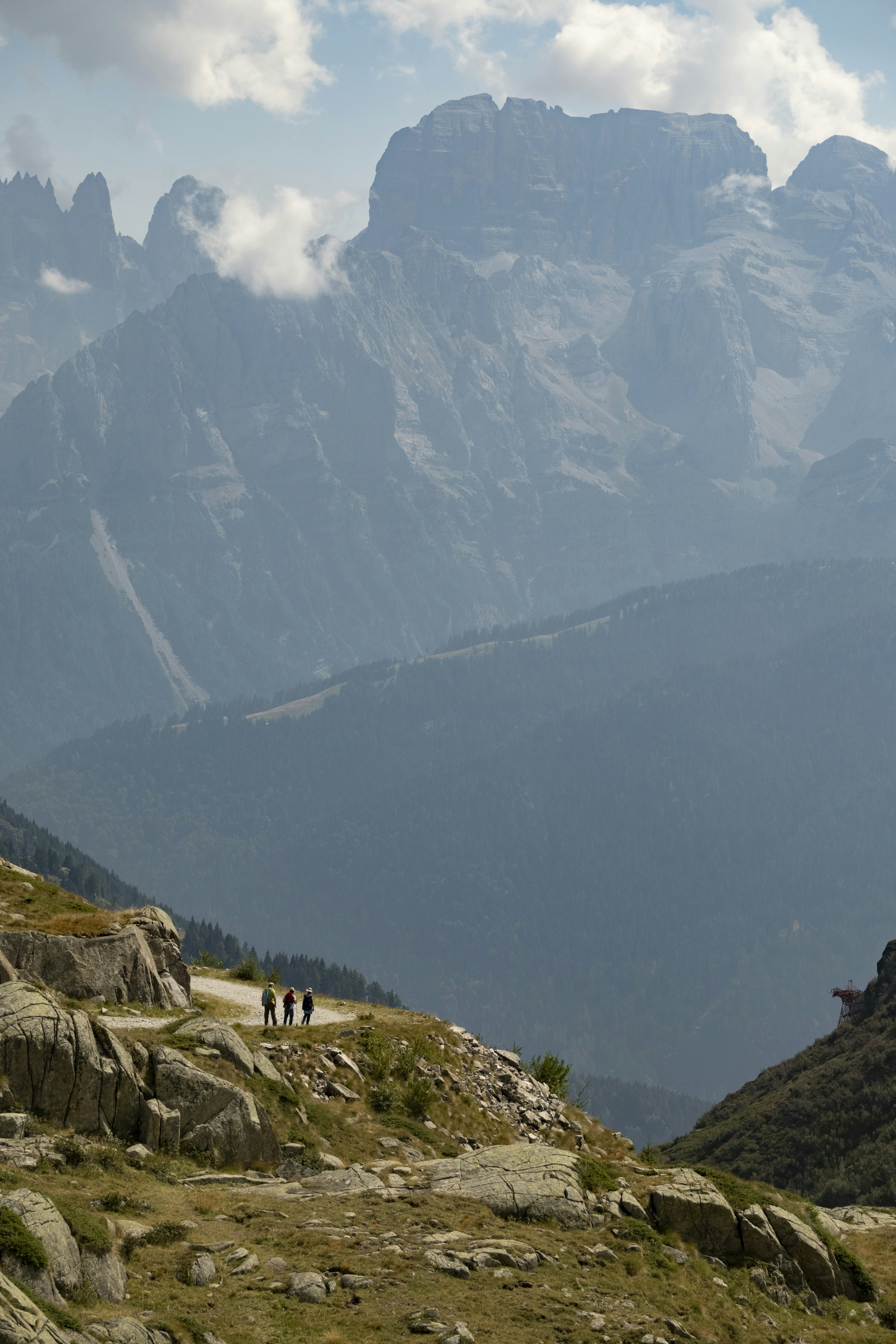 Hikers at the Verge: A Quiet Climb Toward Soaring Peaks