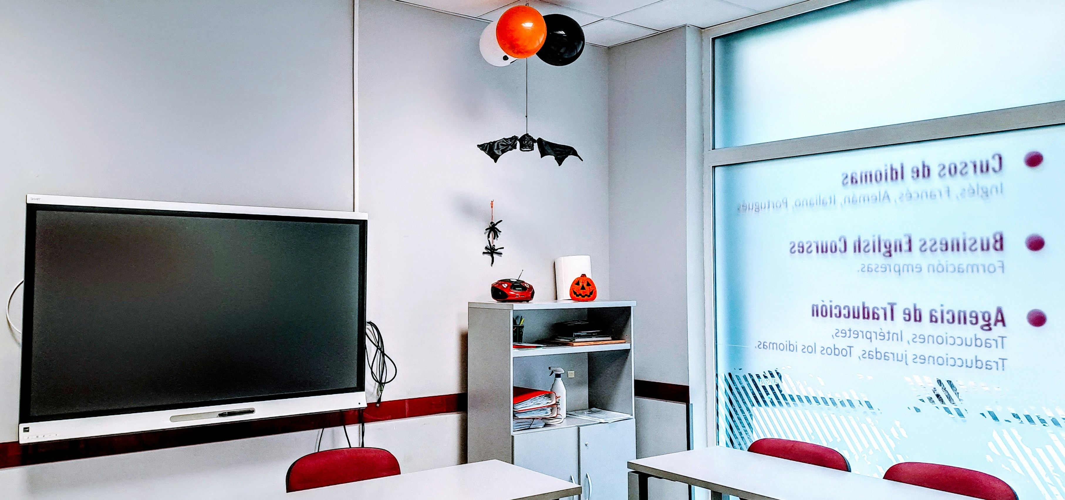 Seasonal Halloween Corner in a Modern Classroom