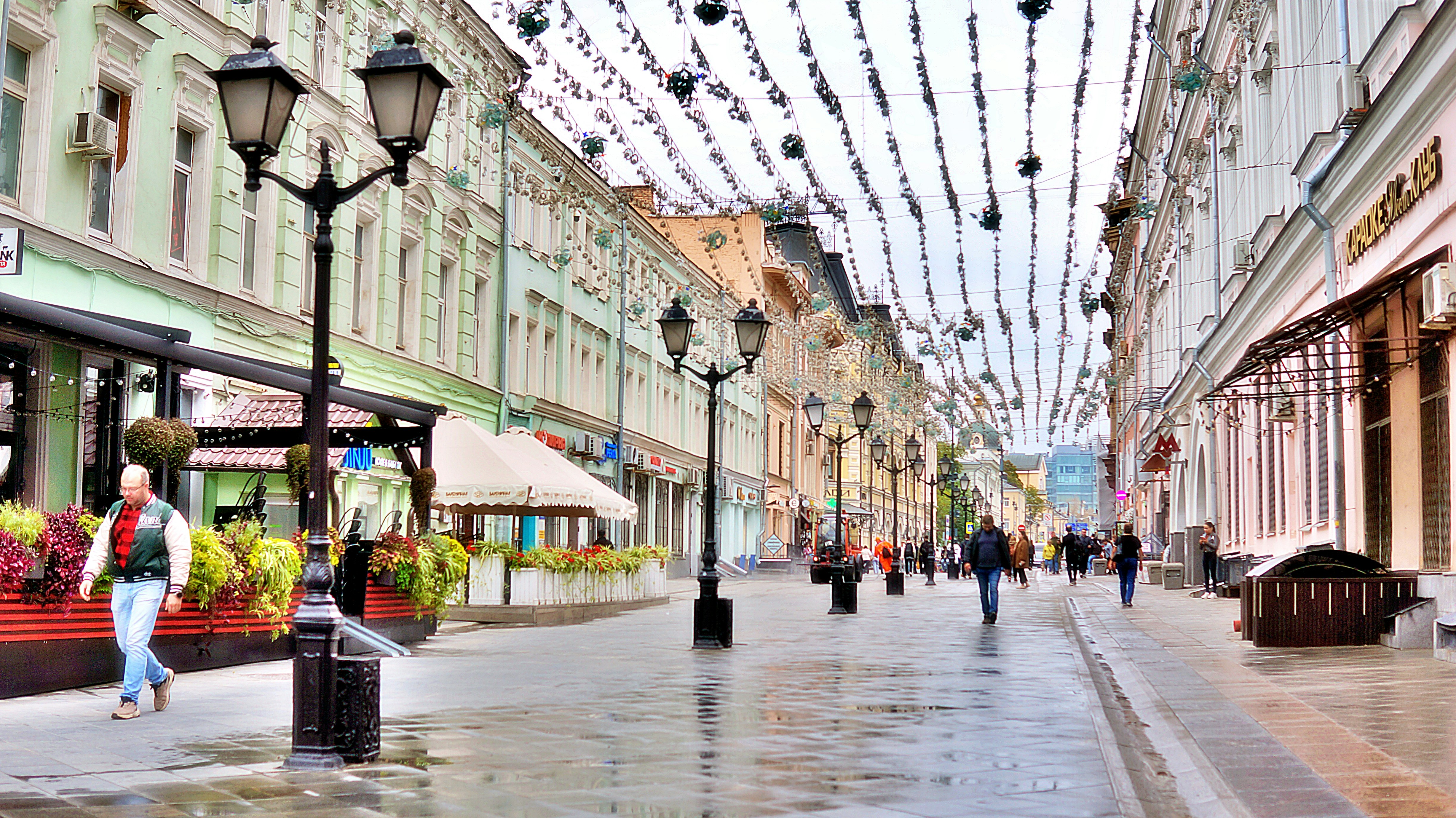 Lantern-lit Promenade: A Vanishing Daylight Walk