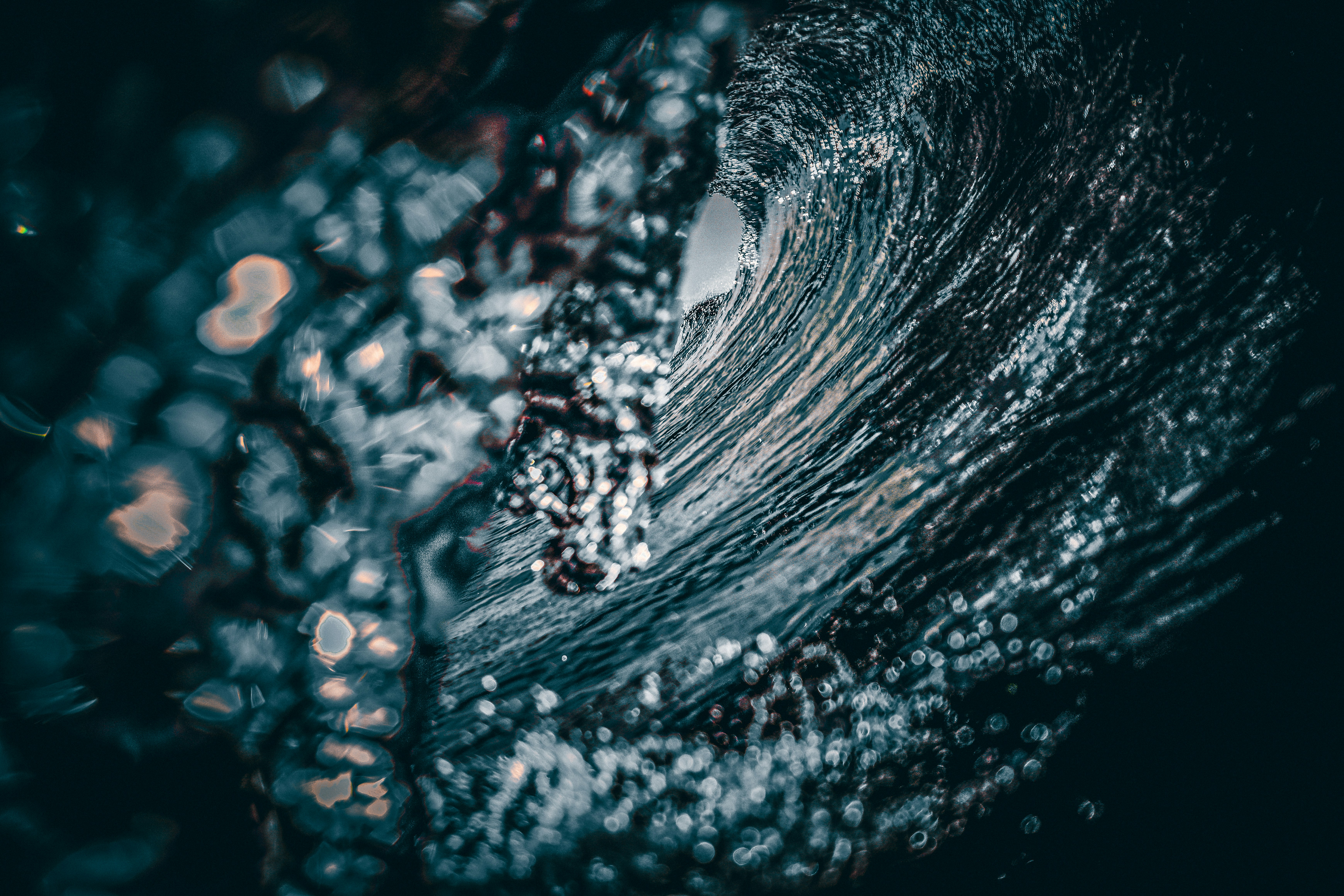 Curl of Light: Inside a Wave Crest