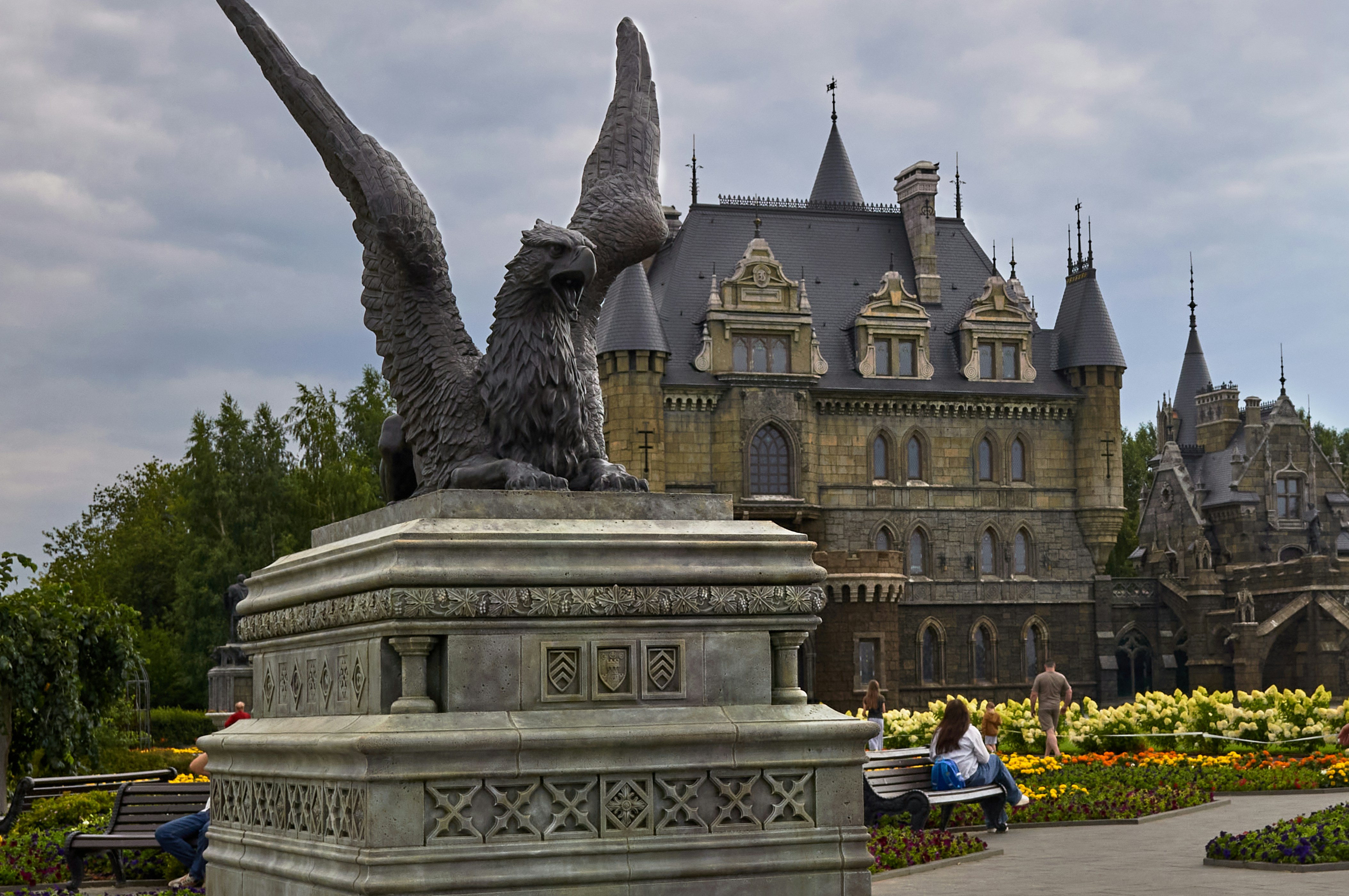 Lescure Memorial: Eagle Guardian Overlooking a Historic Courtyard