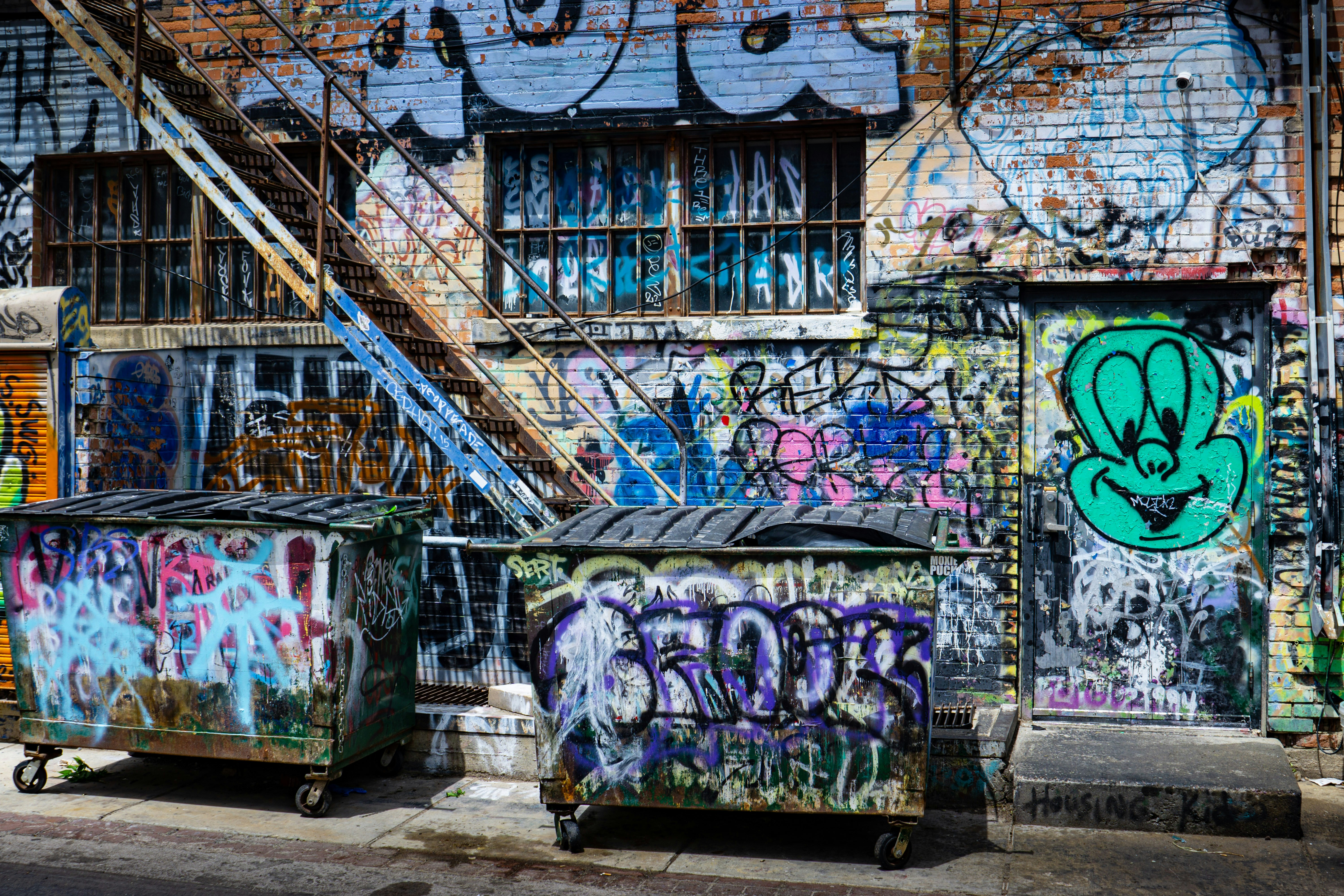 Street Gallery: A Hidden World of Graffiti in Motion