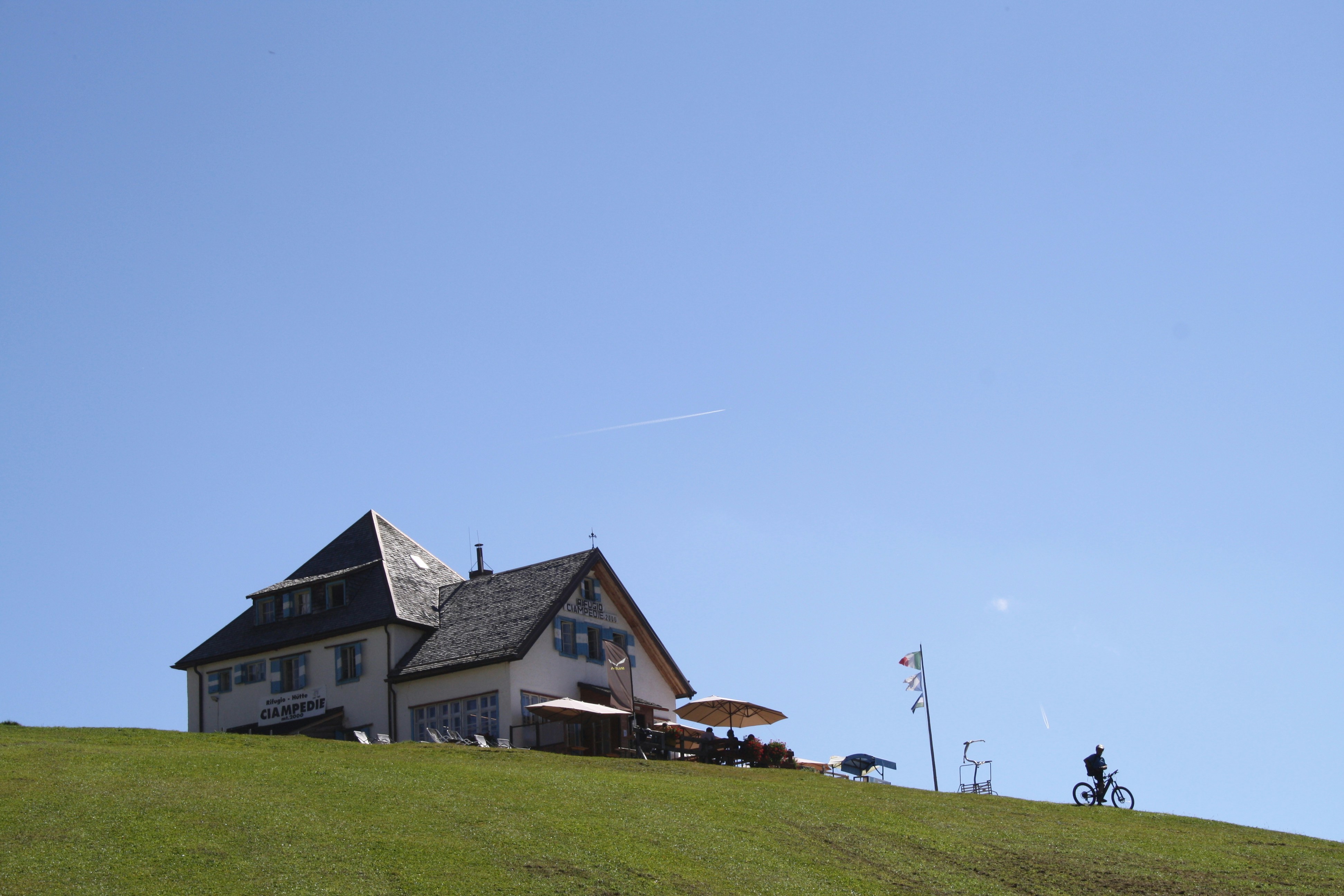 Hilltop Inn by the Clear Sky