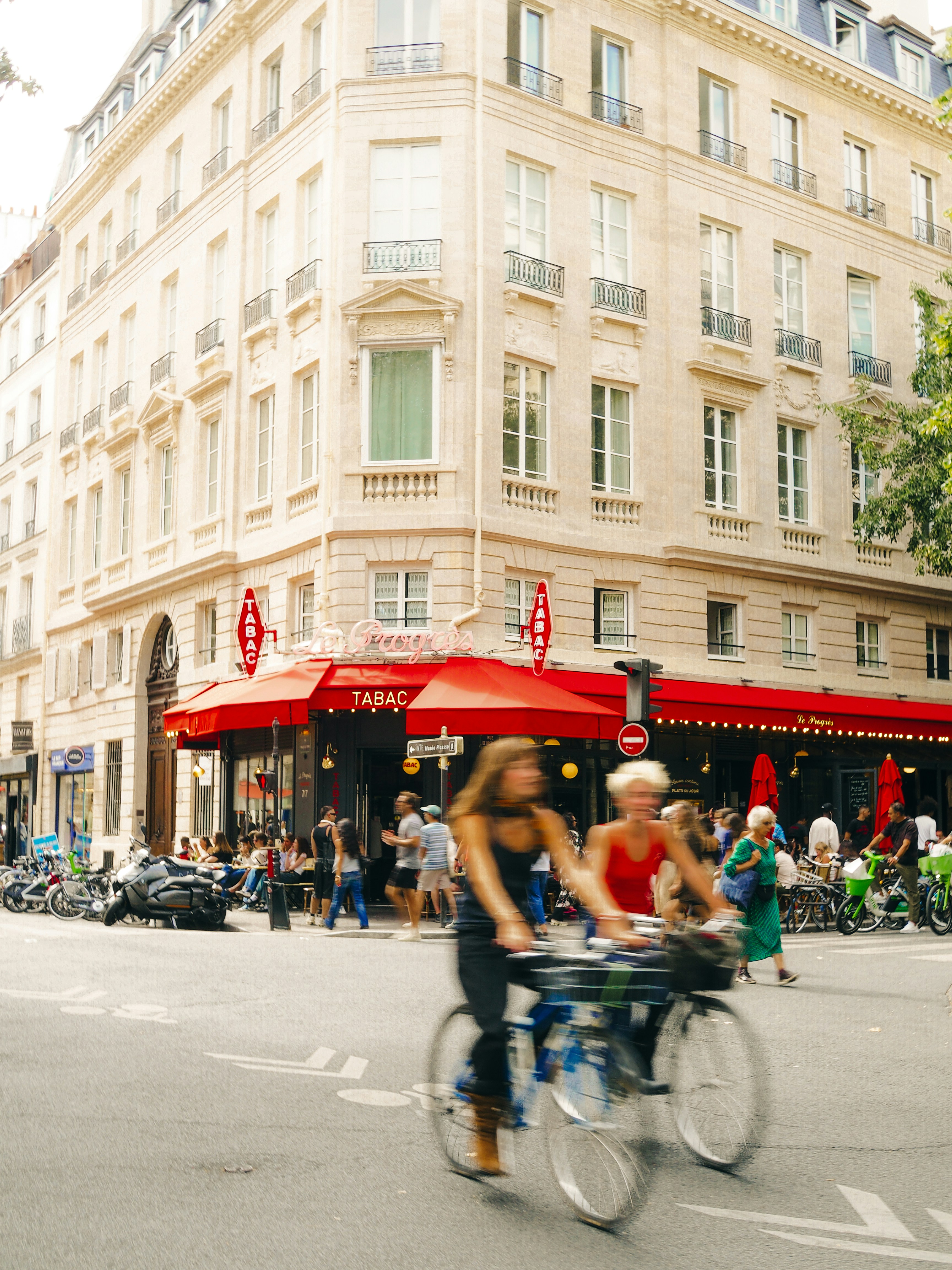 Parisian Street Pulse: Cafe Under the Beige Facade