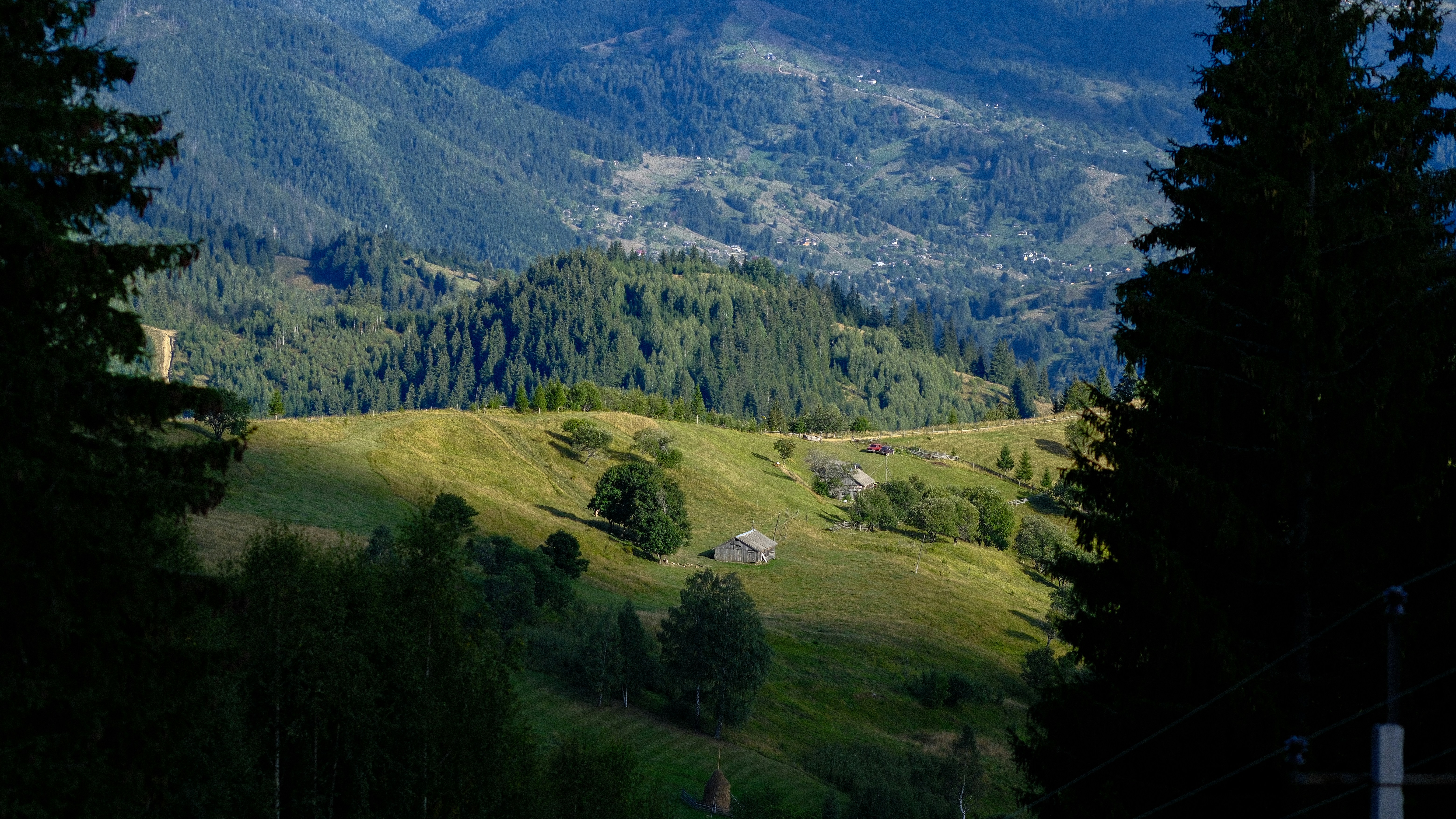 Sunlit Valley Crest: A Quiet Fold in the Hills