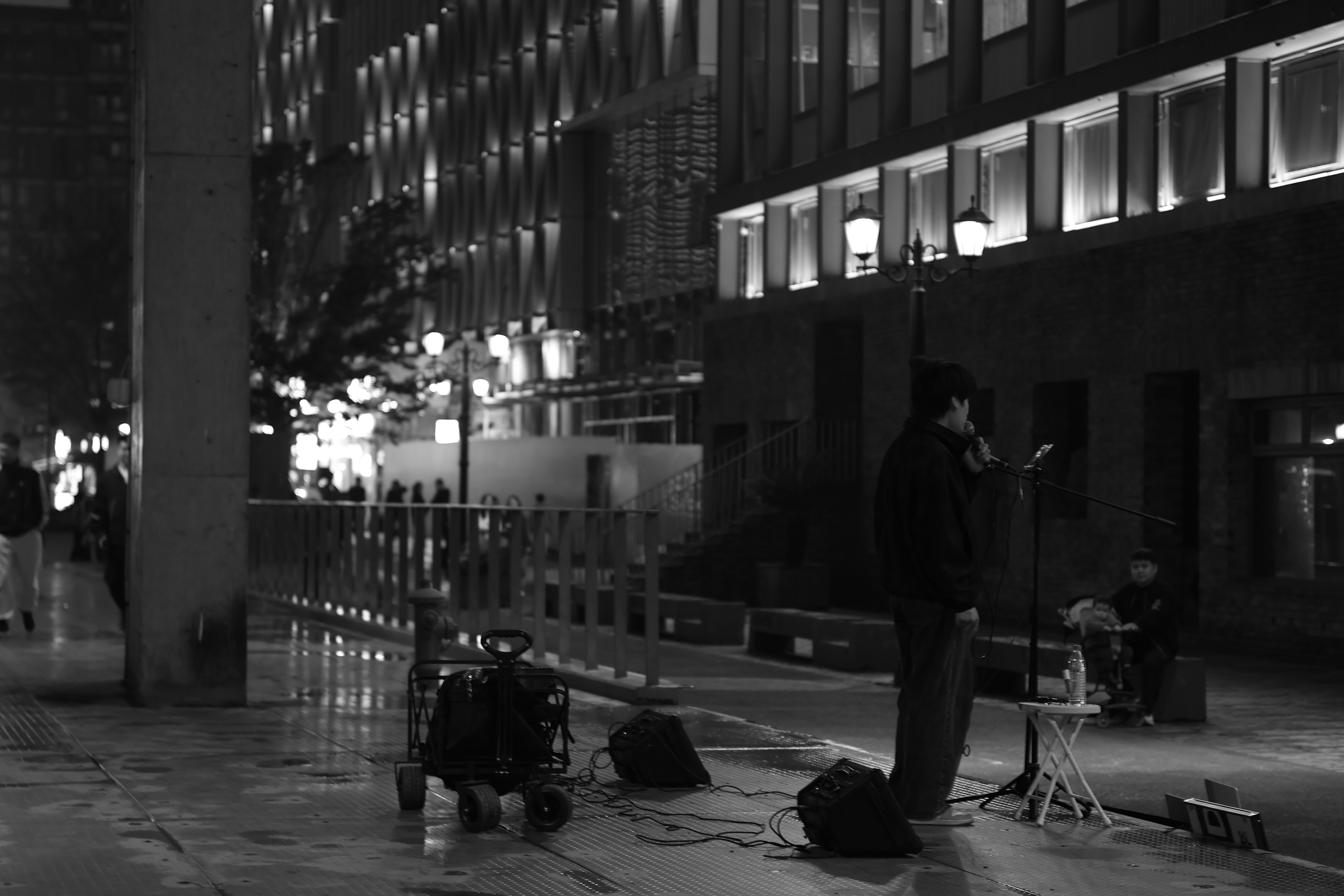 Night Street Serenade: A Solo Improvised Shoot Under City Lights