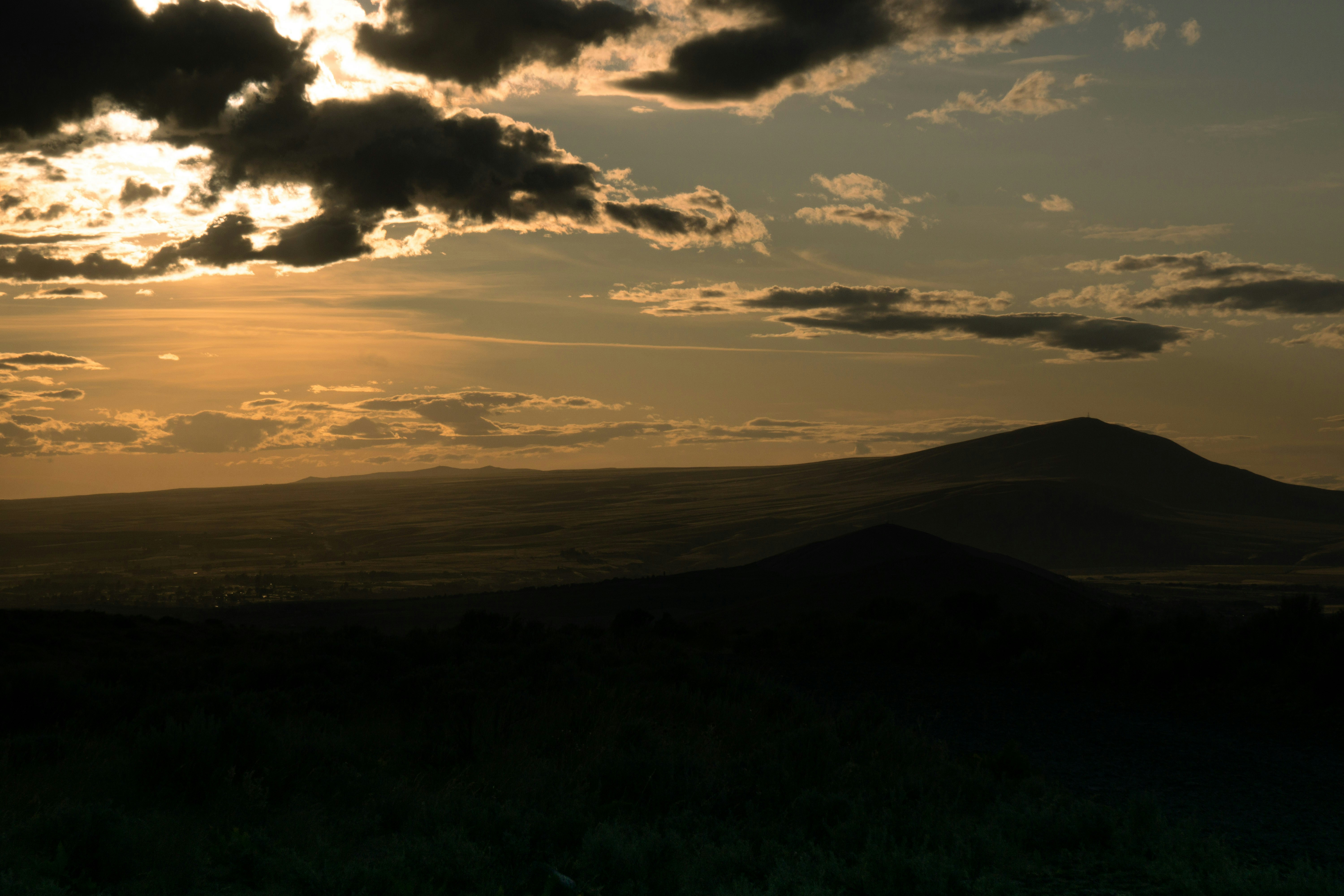 Dawn over the Quiet Moor: A Horizon Wakes