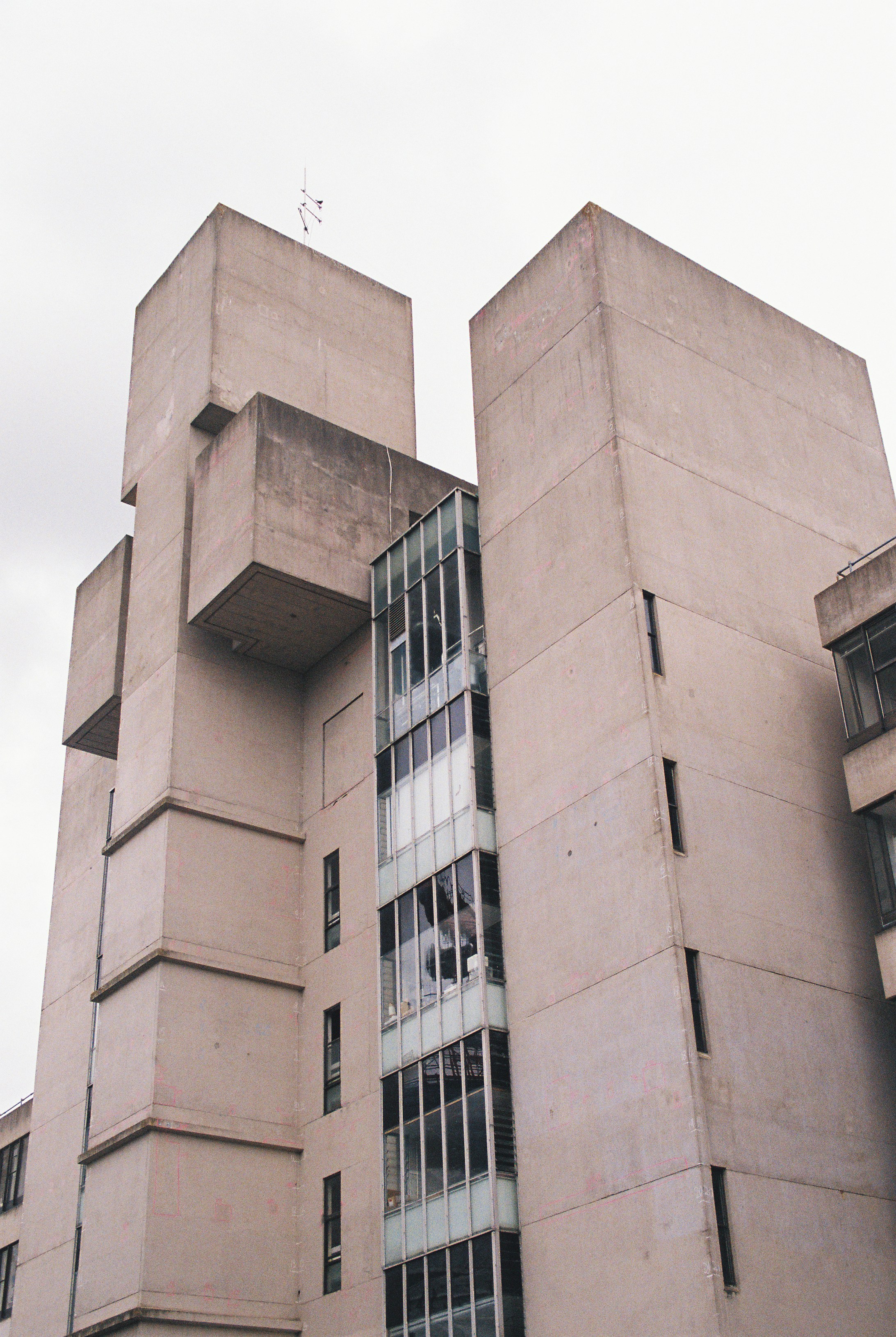 Vertical Monoliths: Beton Geometry Ascending Against the Sky