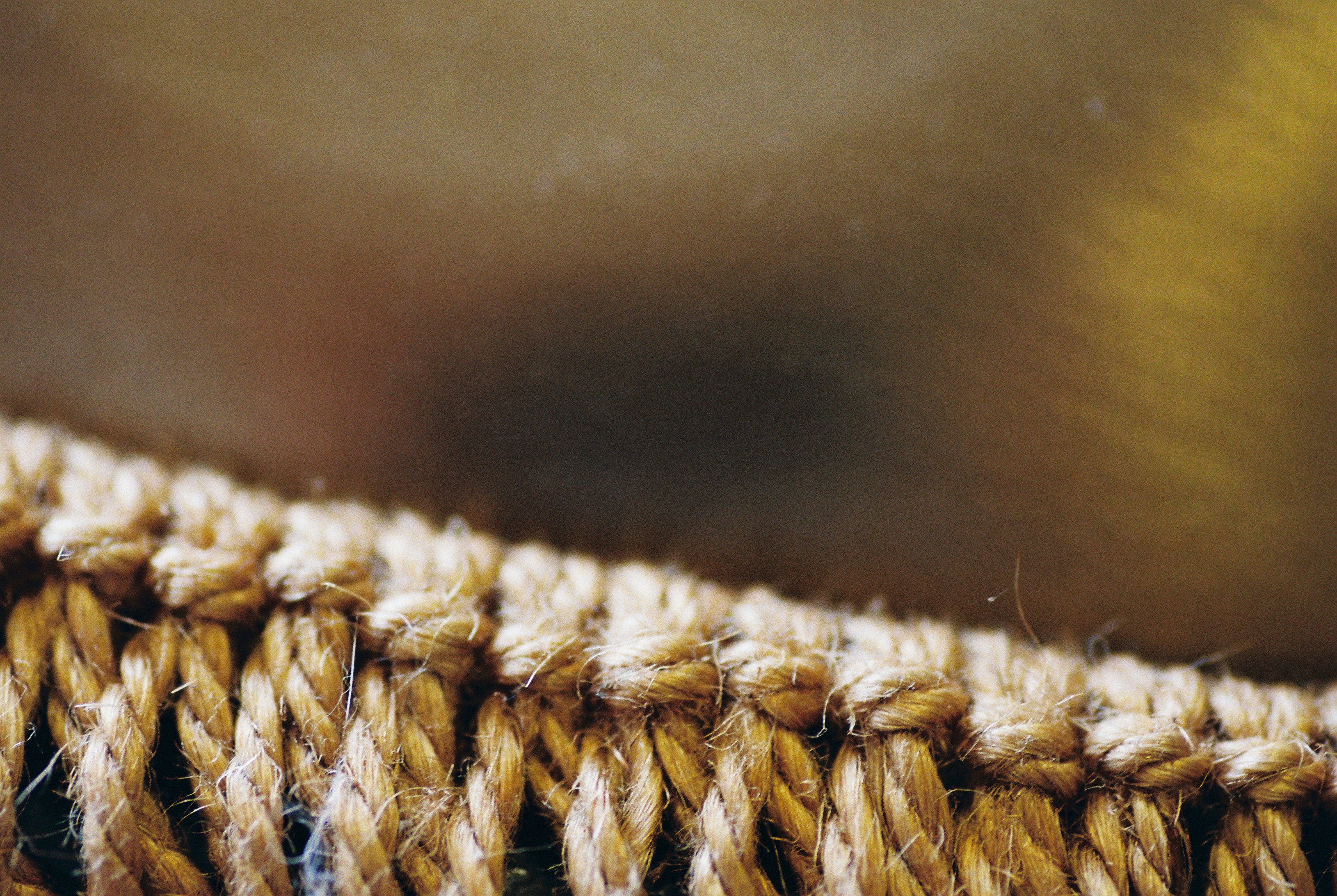 Fibers at the Edge: A Close-Up of Coarse Rope Texture and Subtle Gloss