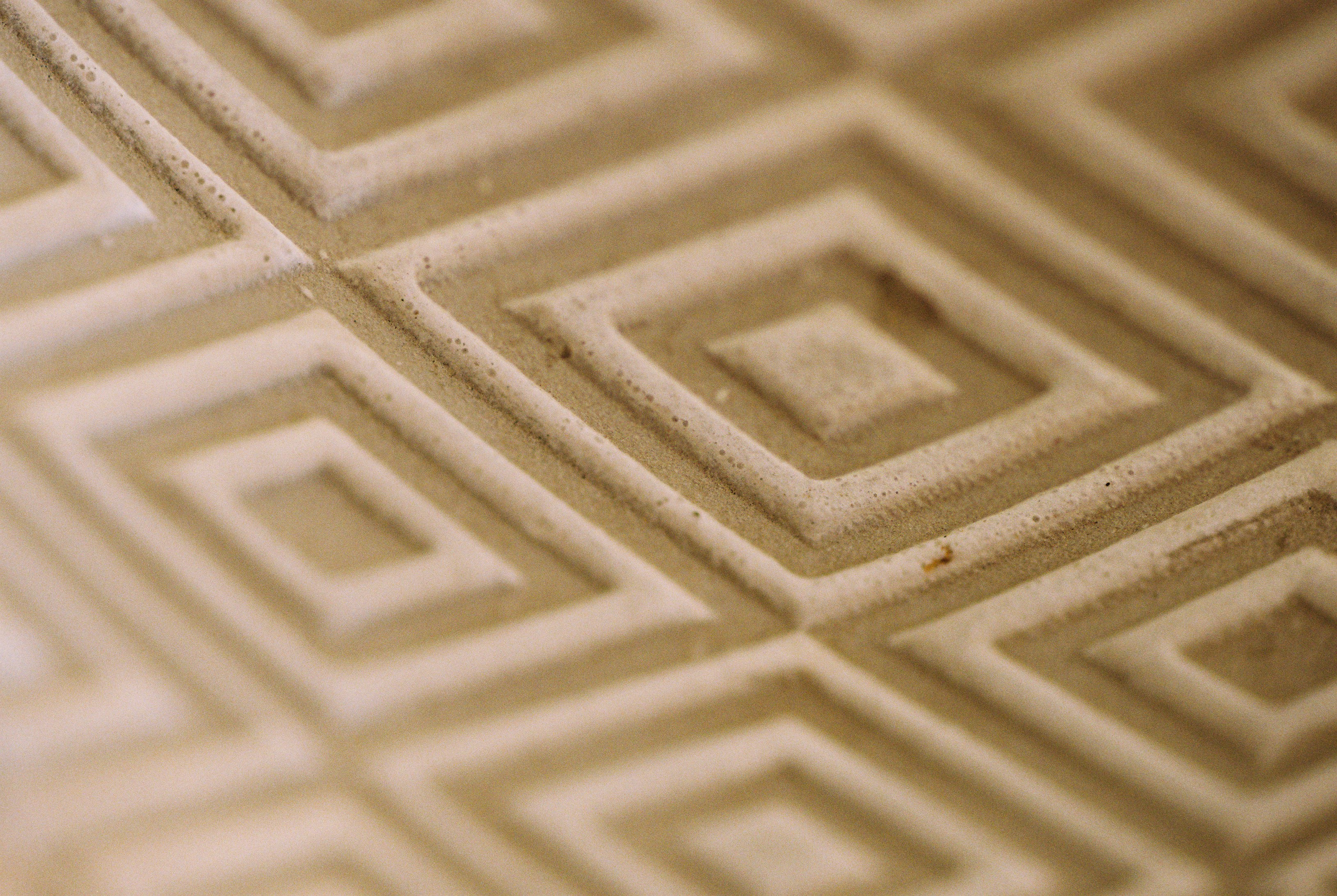 Concentric Maze: A Geometric Texture in Soft Focus