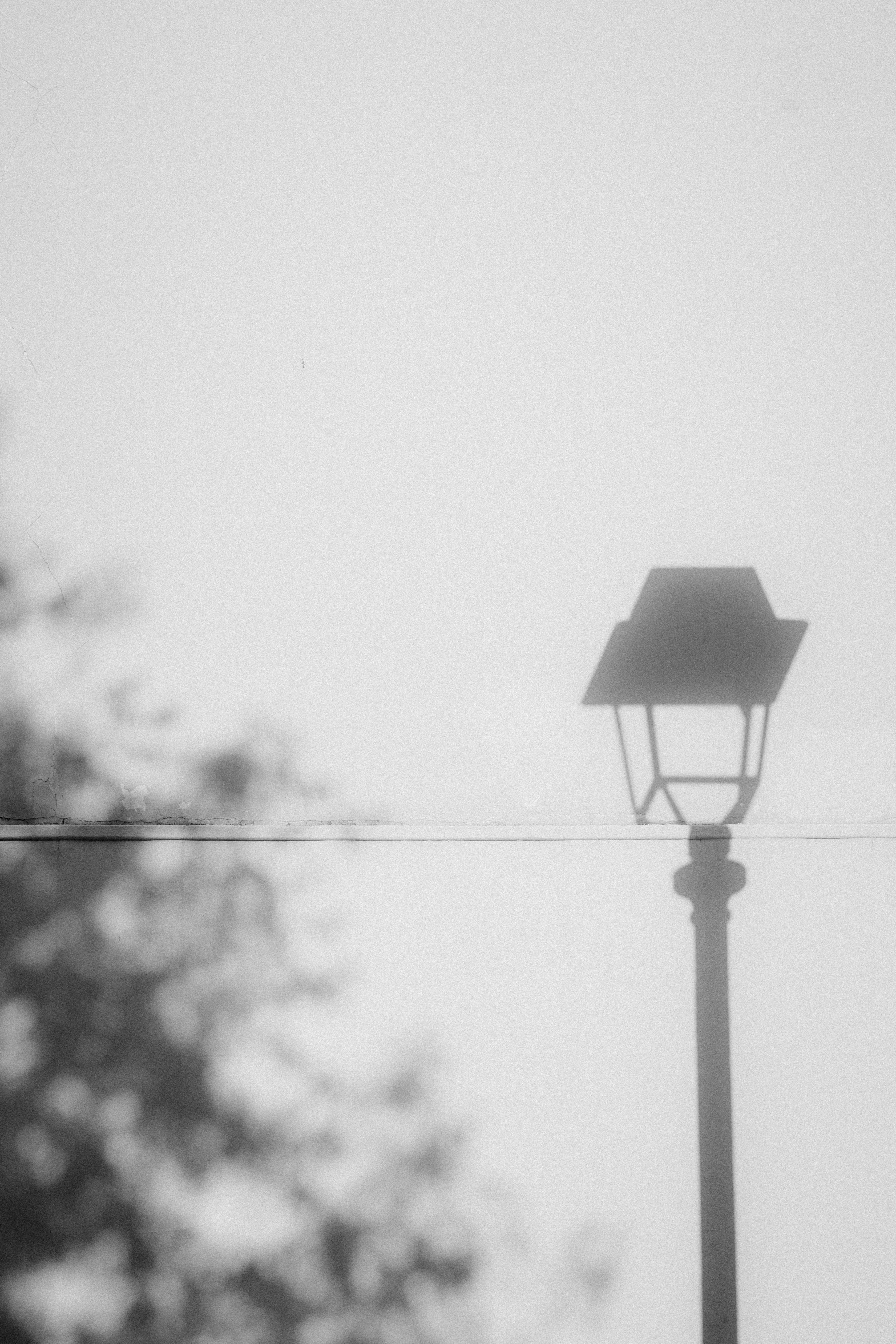 Lamppost in soft focus: quiet dusk over a blurred street scene