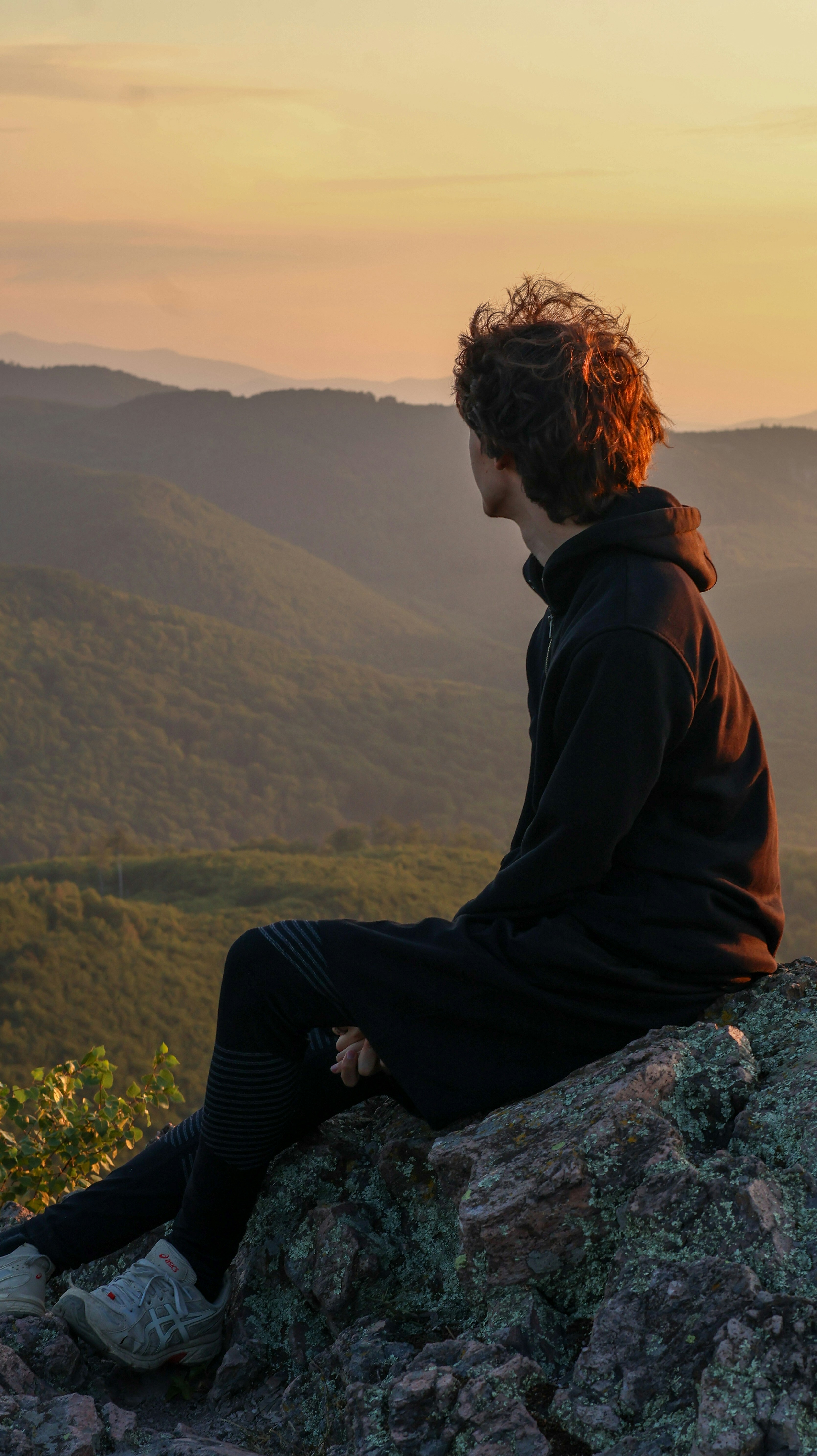 Horizon Gazer on the Edge of the World
