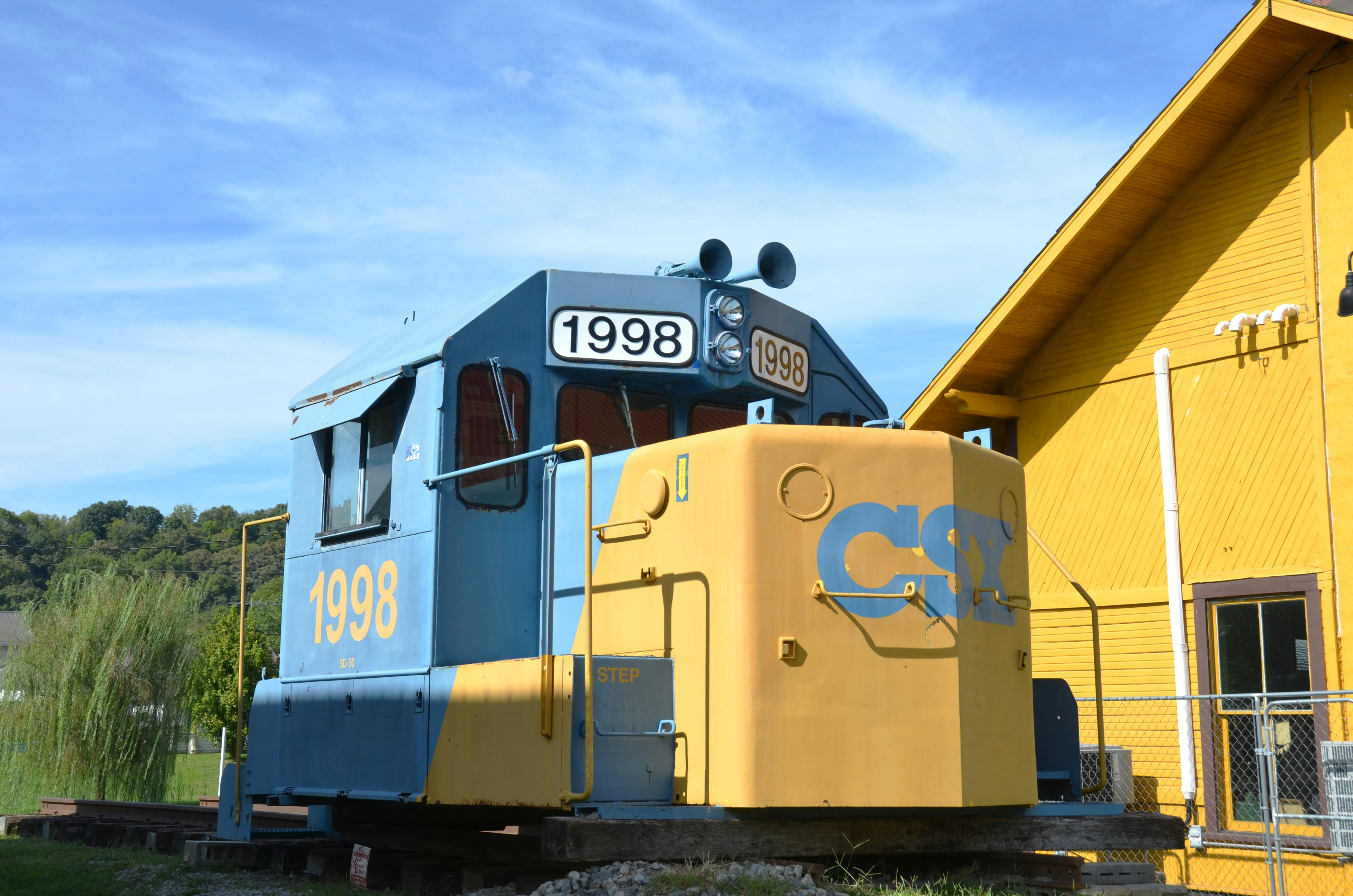 Blue-and-gold switcher at the yellow depot