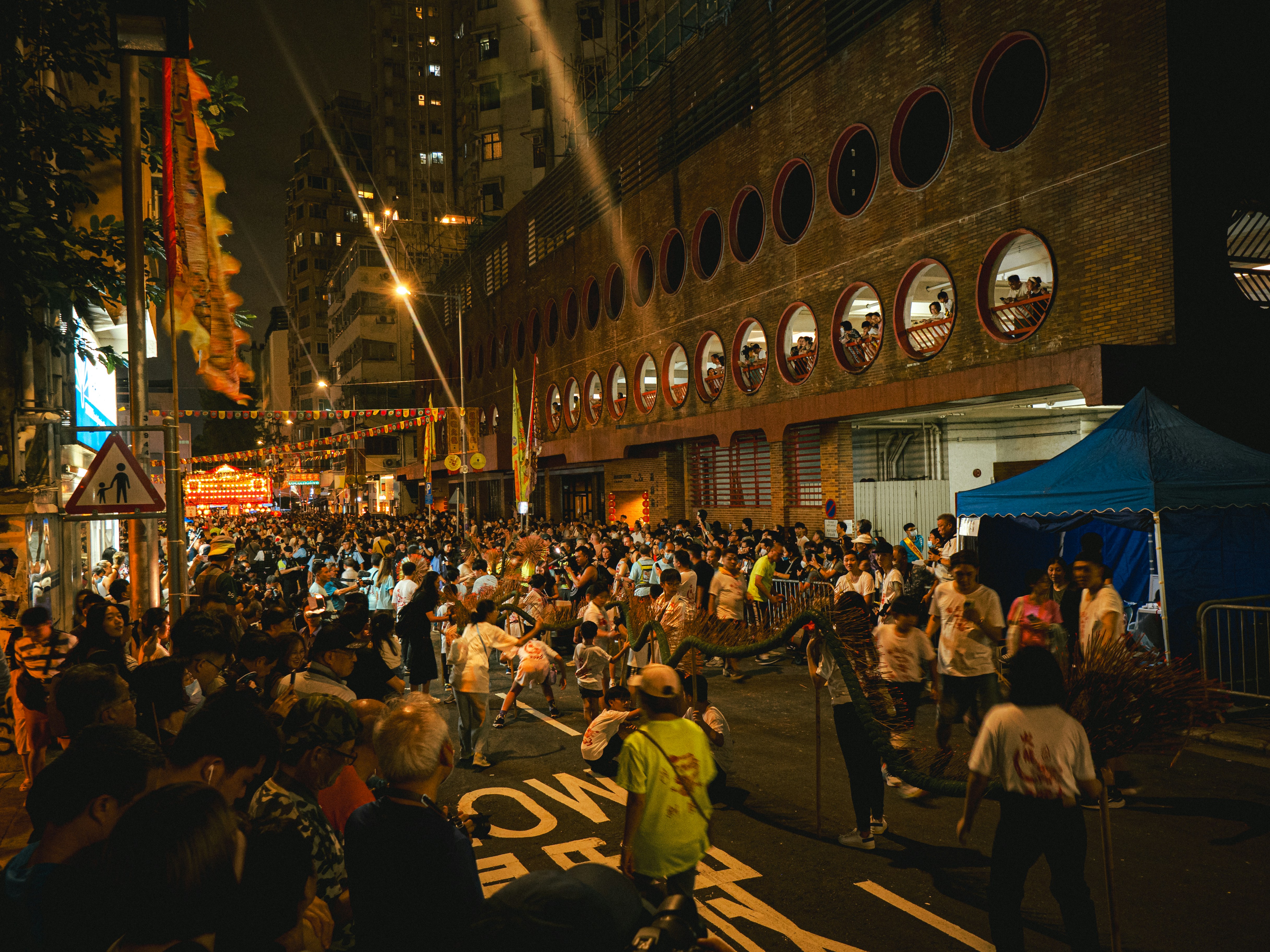 Night Street Festival Surges Through a Circular-Brick Venue
