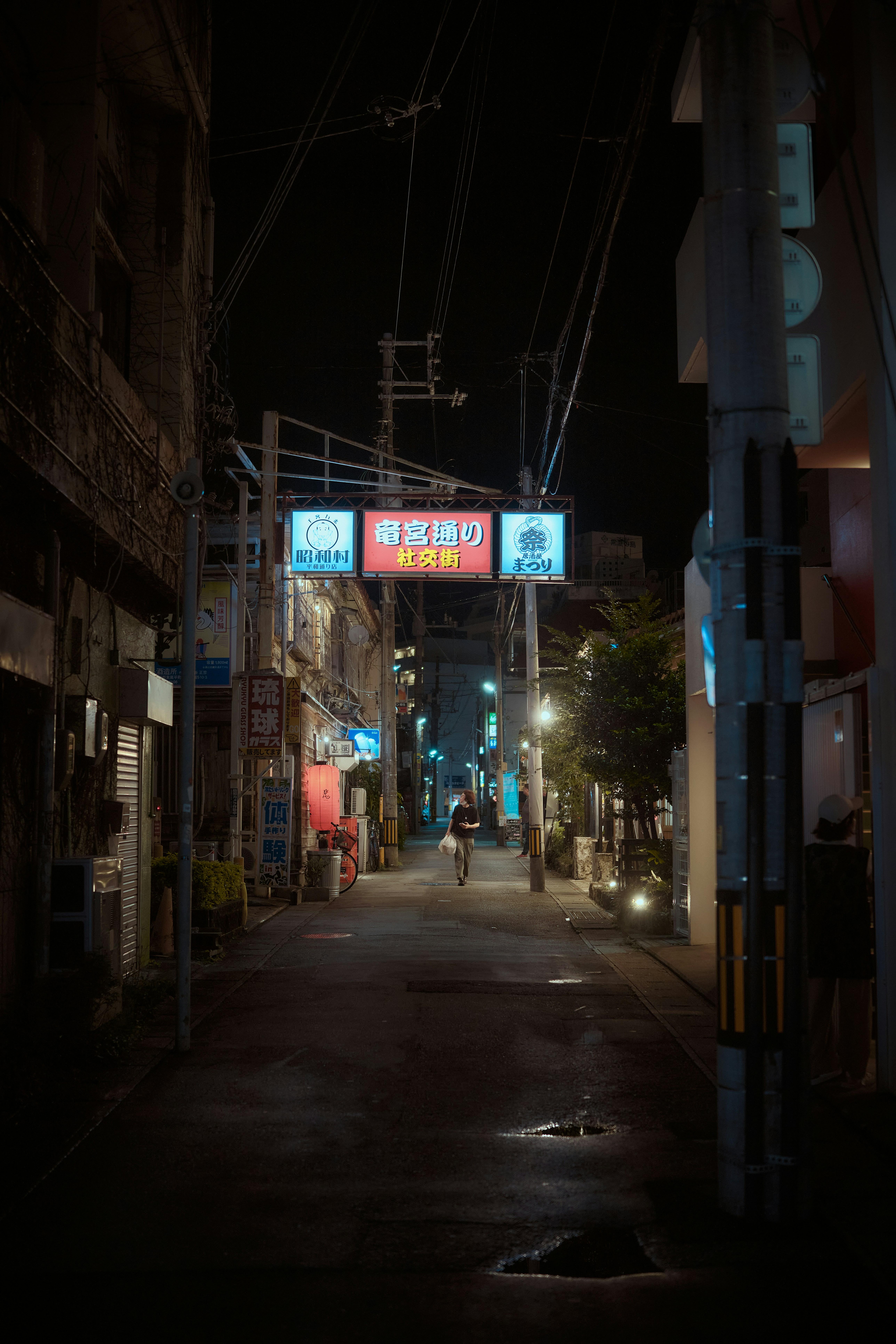 Nighttime Alleyway Walk: Neon Signs and Quiet Figures