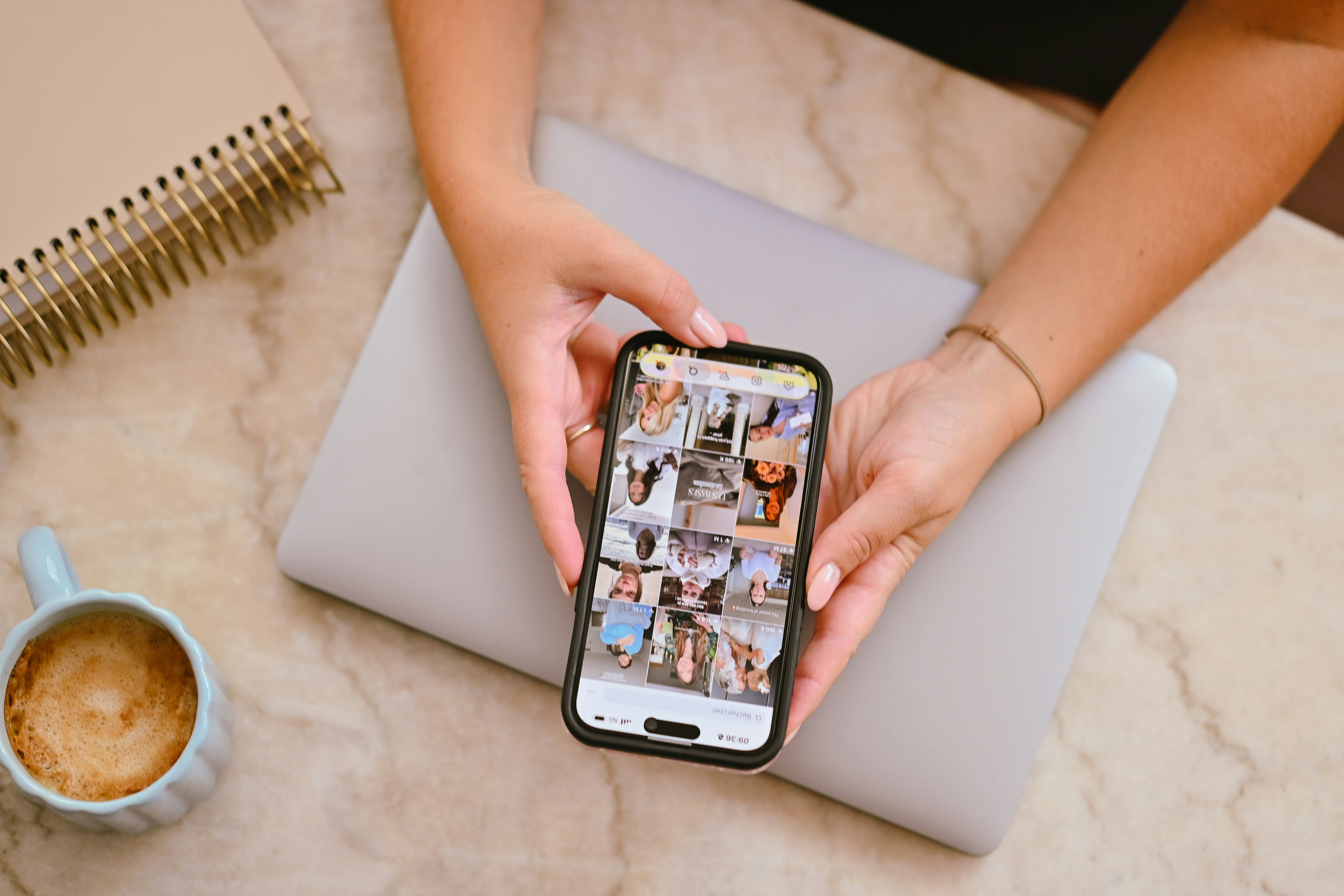 Hands on Glass: A Phone Screen Gallery in a Cozy Workspace